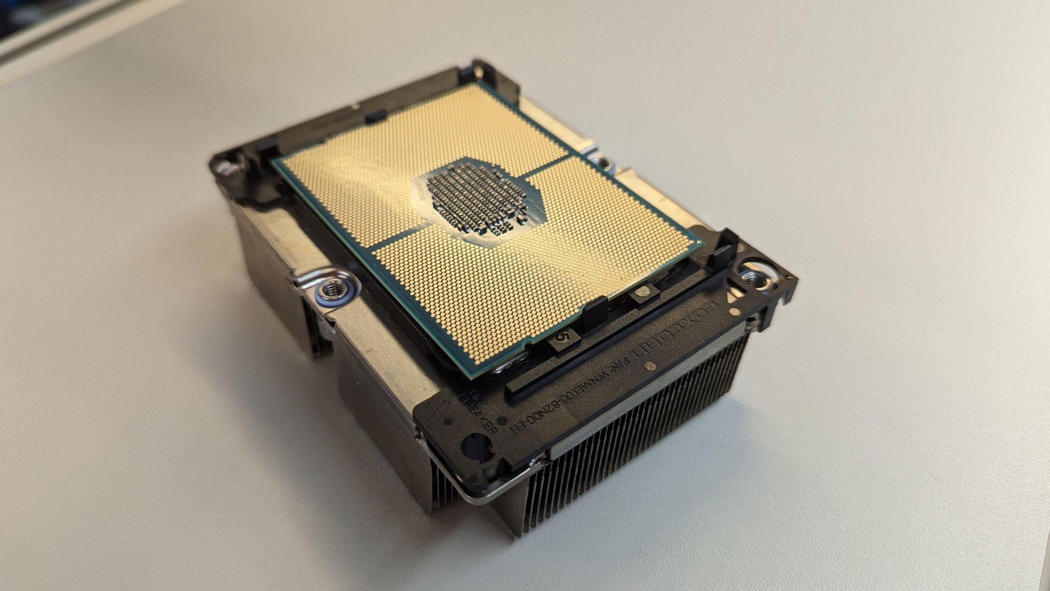 Se produkter som liknar Intel Xeon Gold 6148 CPU inkl.. på Tradera ...
