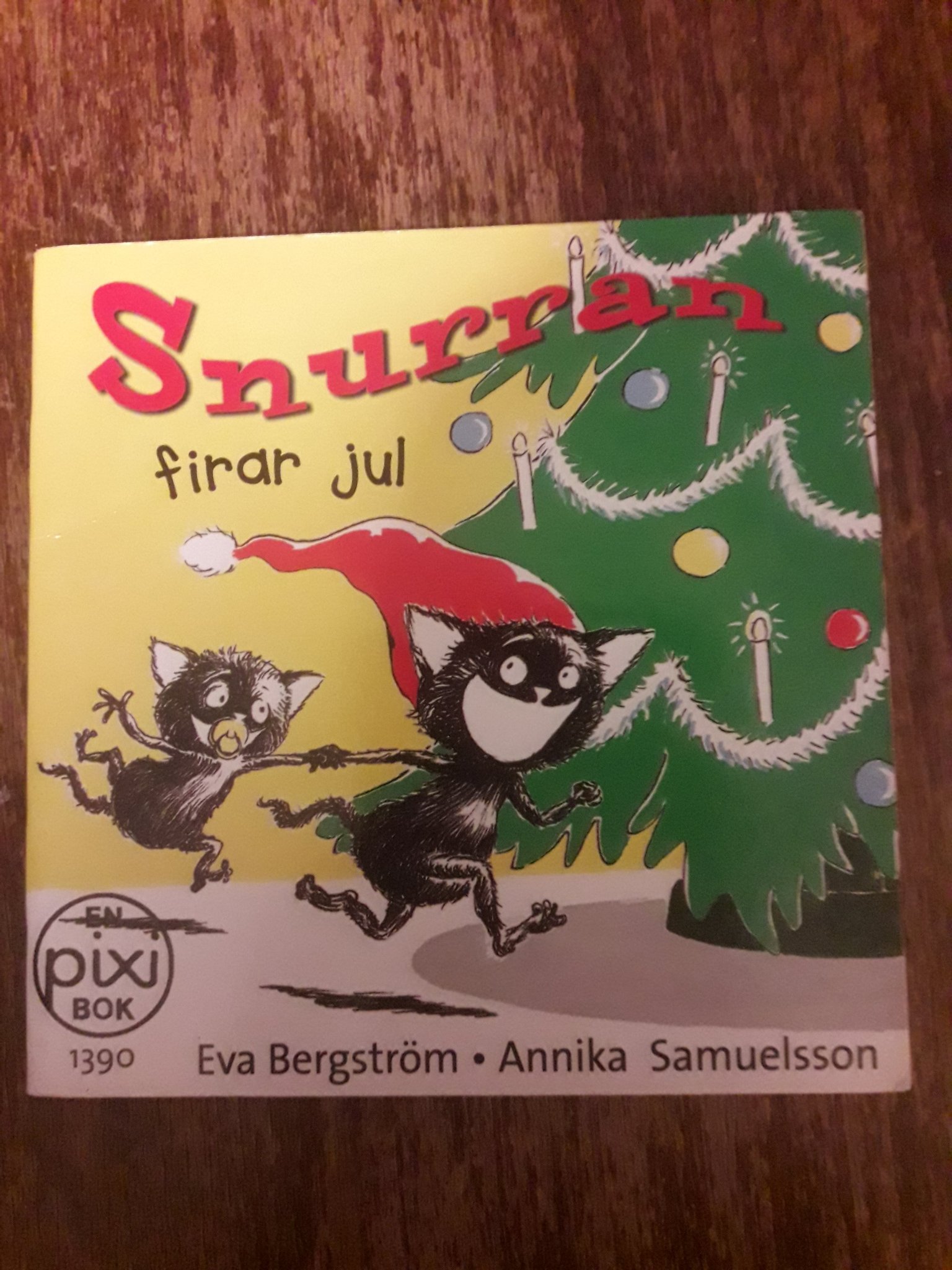 Se produkter som liknar Snurran firar JUL av Eva Berg.. på Tradera ...