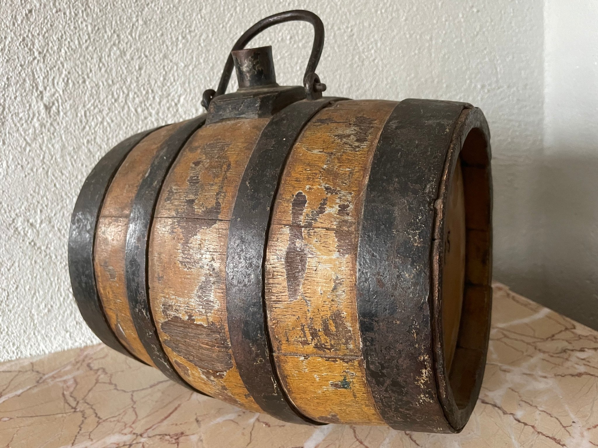 Se produkter som liknar Fin gammal brännvins tunna / .. på Tradera ...