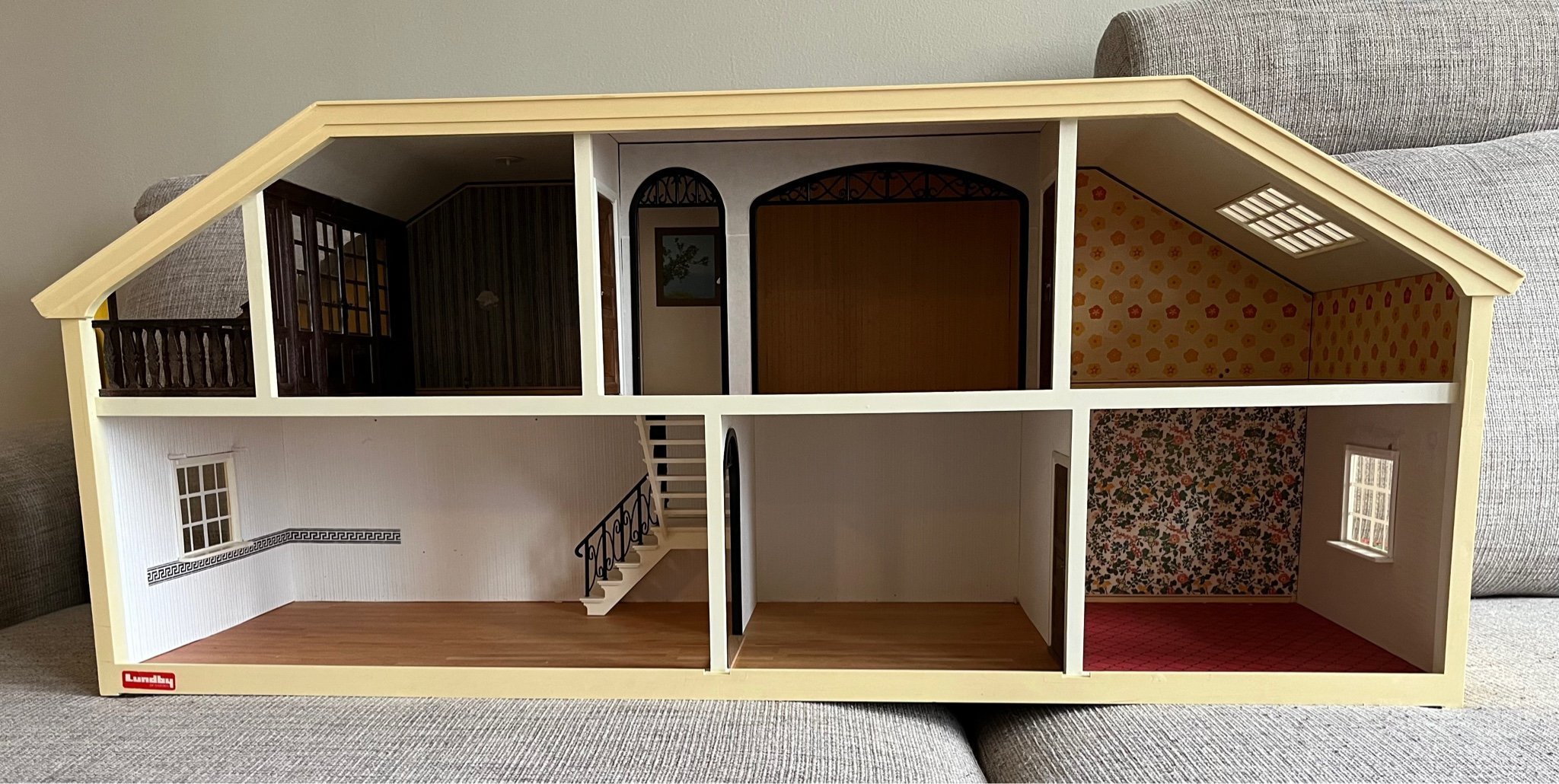 Se produkter som liknar Dallas Lundby dockhus dockskå.. på Tradera ...