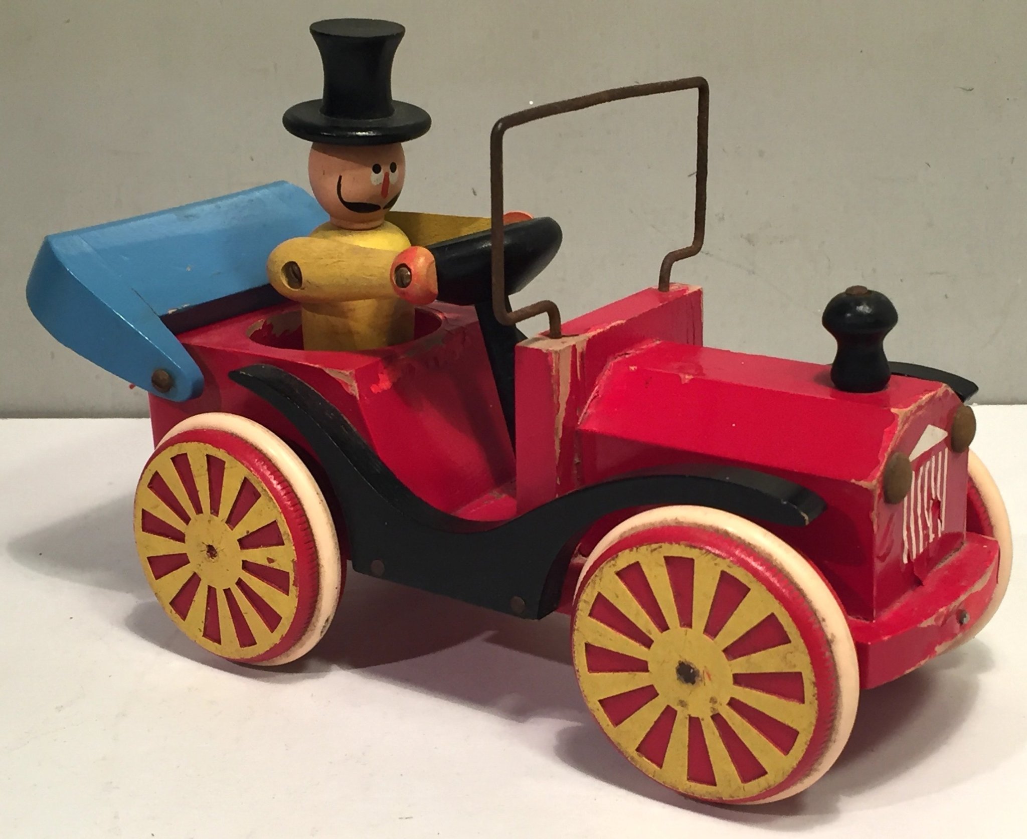 Se produkter som liknar BRIO Farfars bil i trä, träbi.. på Tradera (588110906)