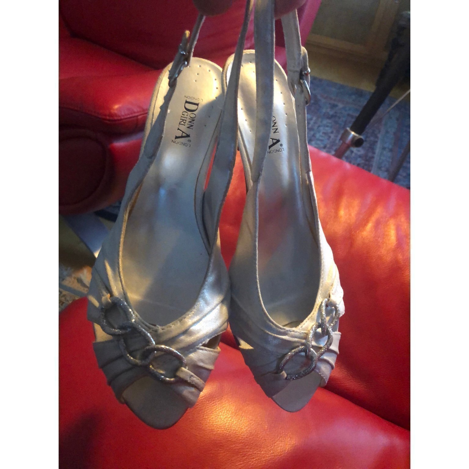 Se produkter som liknar Slim-bac fest skor silver 41 .. på Tradera ...