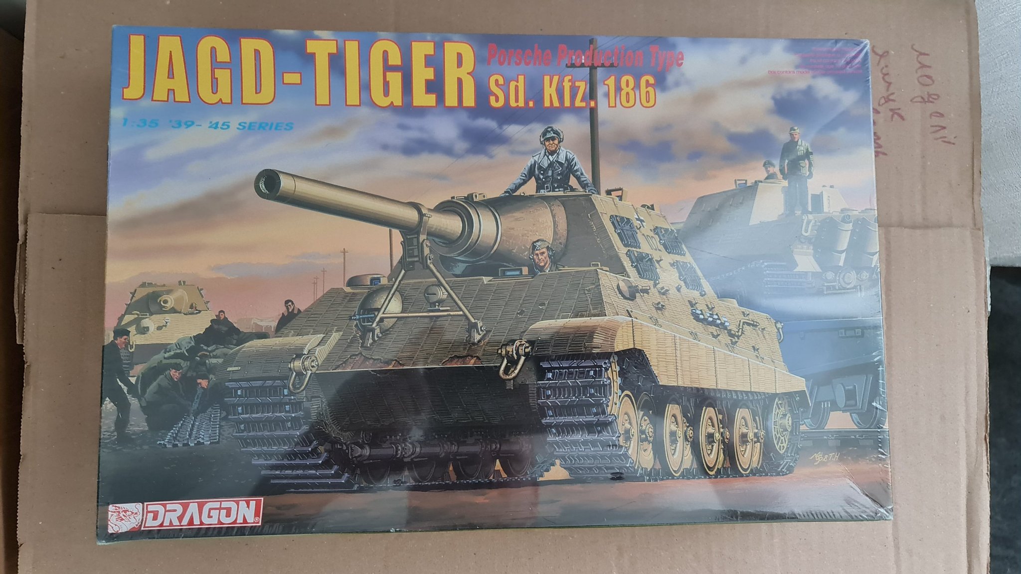 Se produkter som liknar JAGD-TIGER Porsche Production.. på Tradera ...