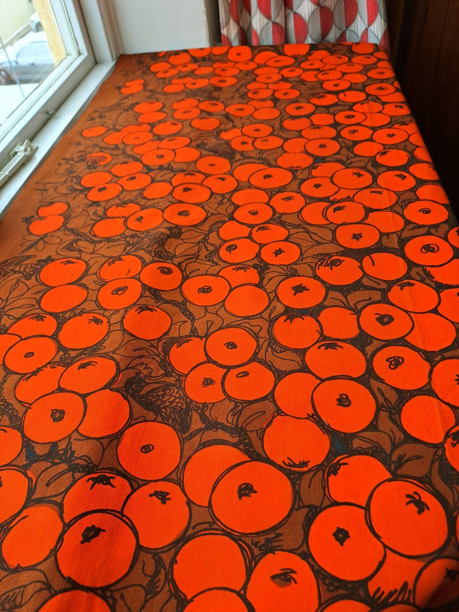 Se produkter som liknar Viola Gråsten/Tyg/Äppelkriget.. på Tradera ...