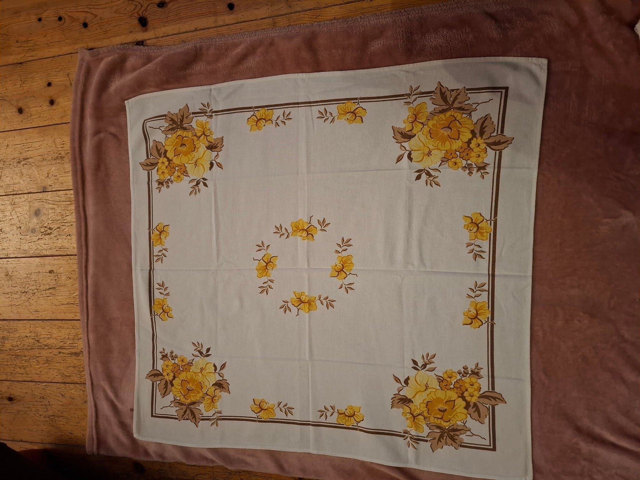 Se produkter som liknar Vintage sommar duk med fina b.. på Tradera ...