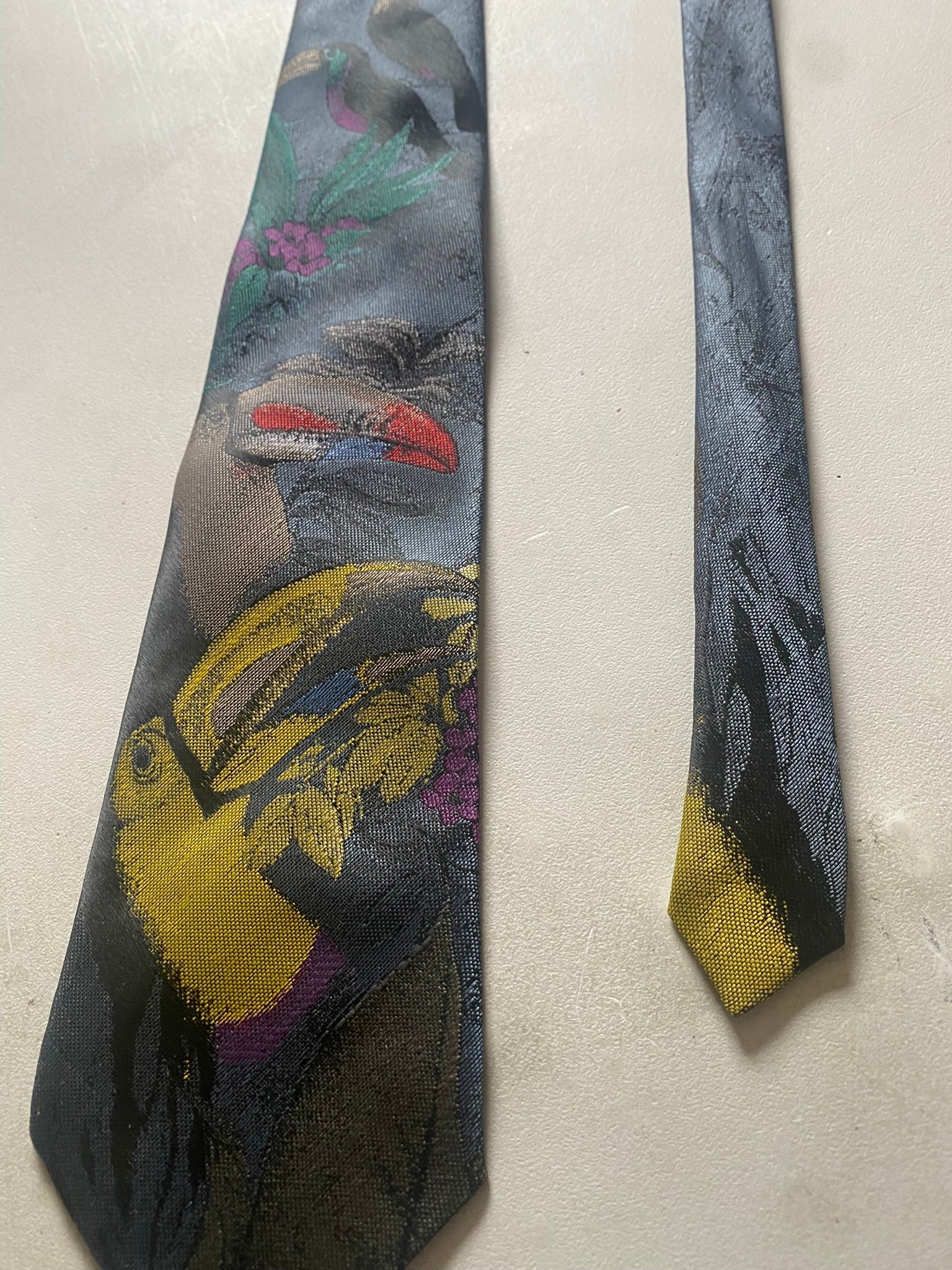 Se produkter som liknar LL blå/multi slips på Tradera (691772846)