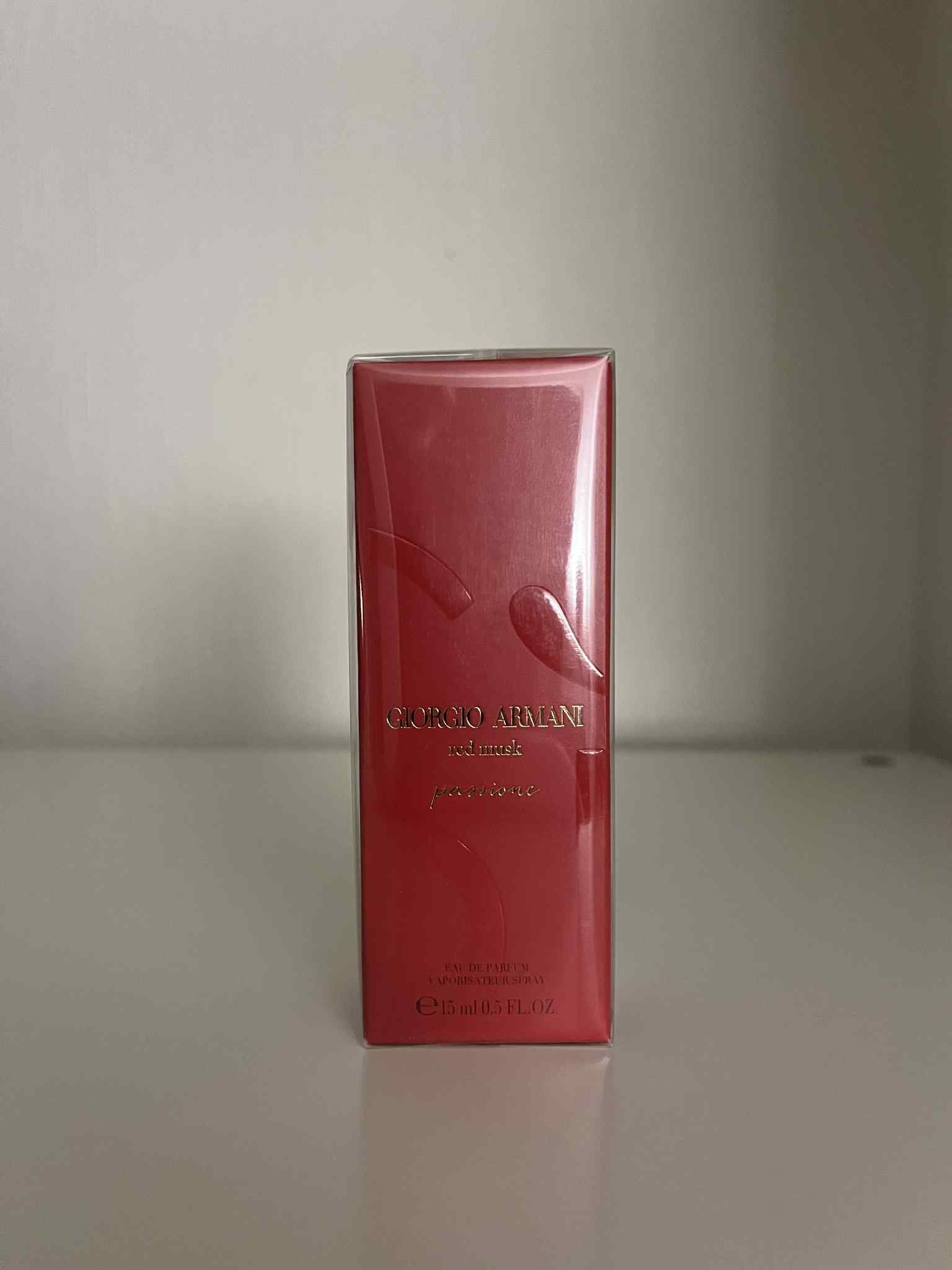 Se produkter som liknar NY! Giorgio Armani Red Musk P.. på Tradera ...
