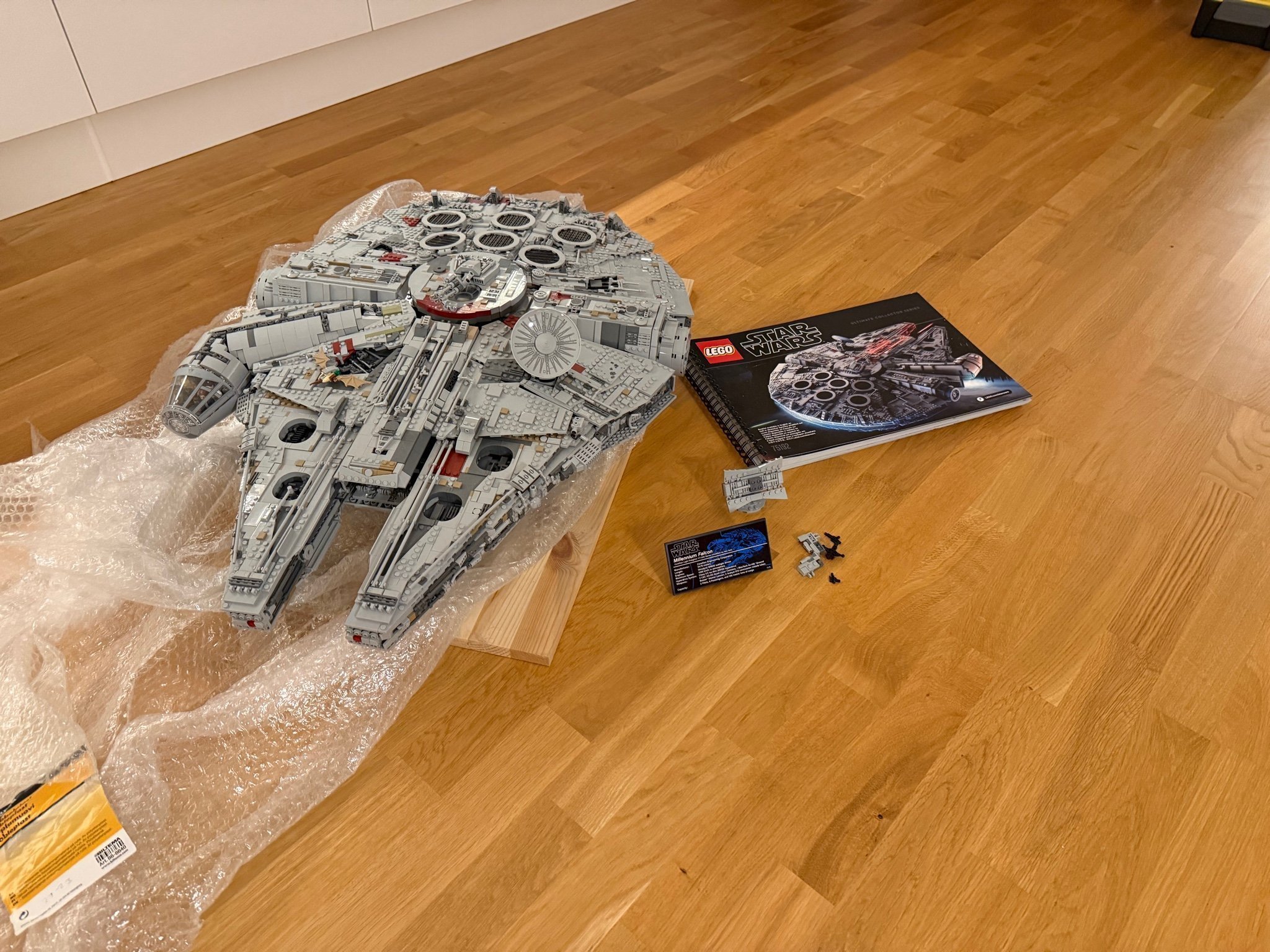 LEGO Star Wars UCS Millennium Falcon (75192) | Köp på Tradera (711924050)
