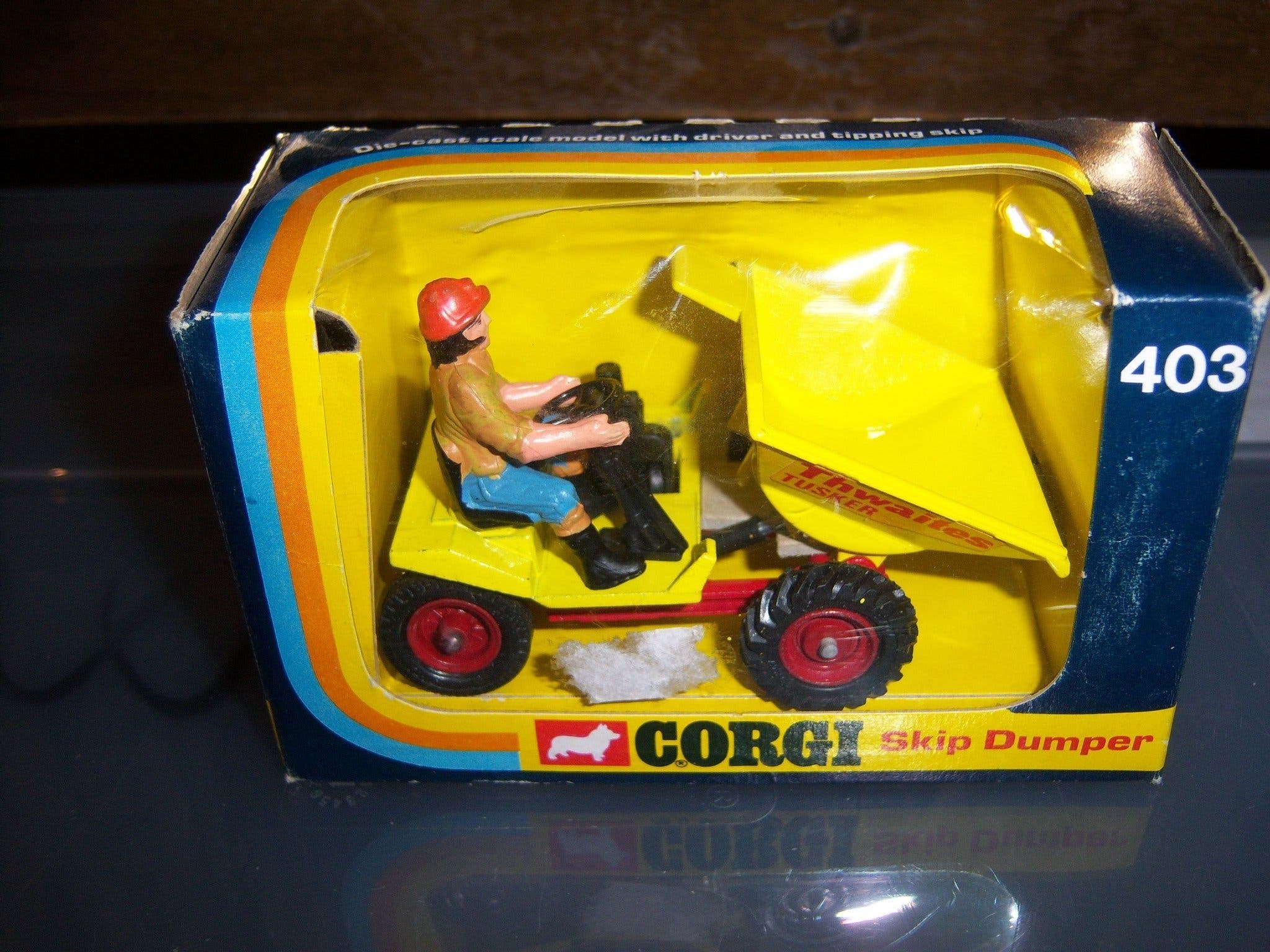 Corgi 403 Thwaites Tusker Skip Dumper Med ask | Köp på Tradera (736262587)