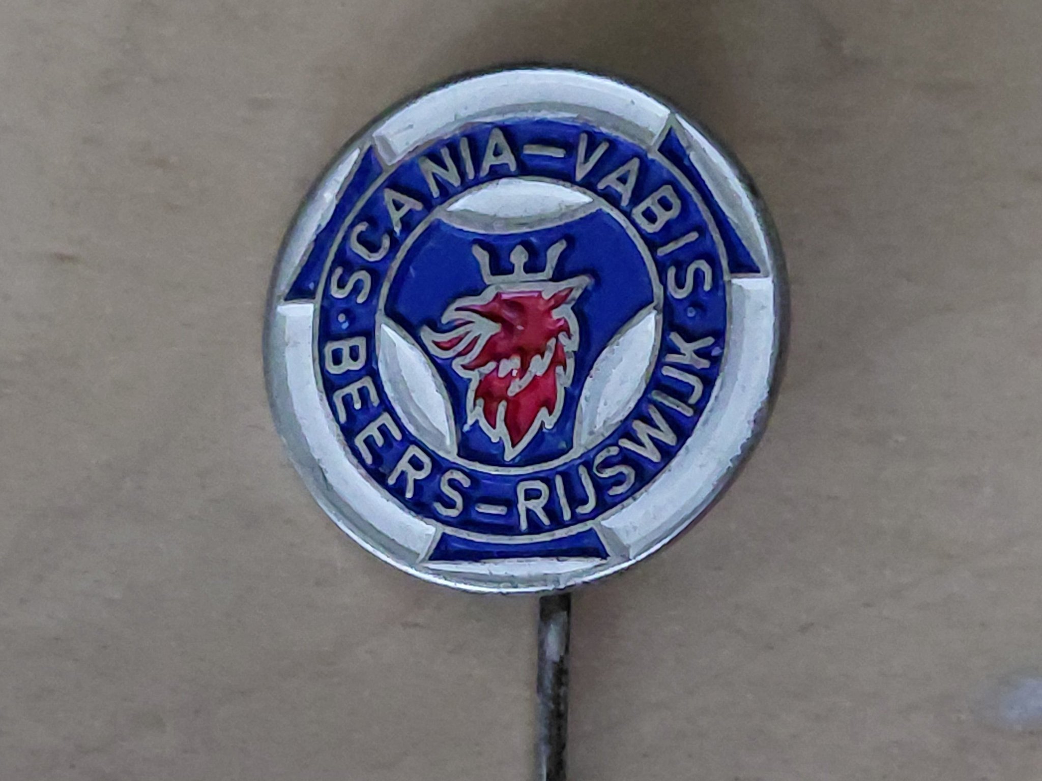 Pin Scania Vabis Beers, lackad. Beers är den Ne.. | Köp på Tradera ...
