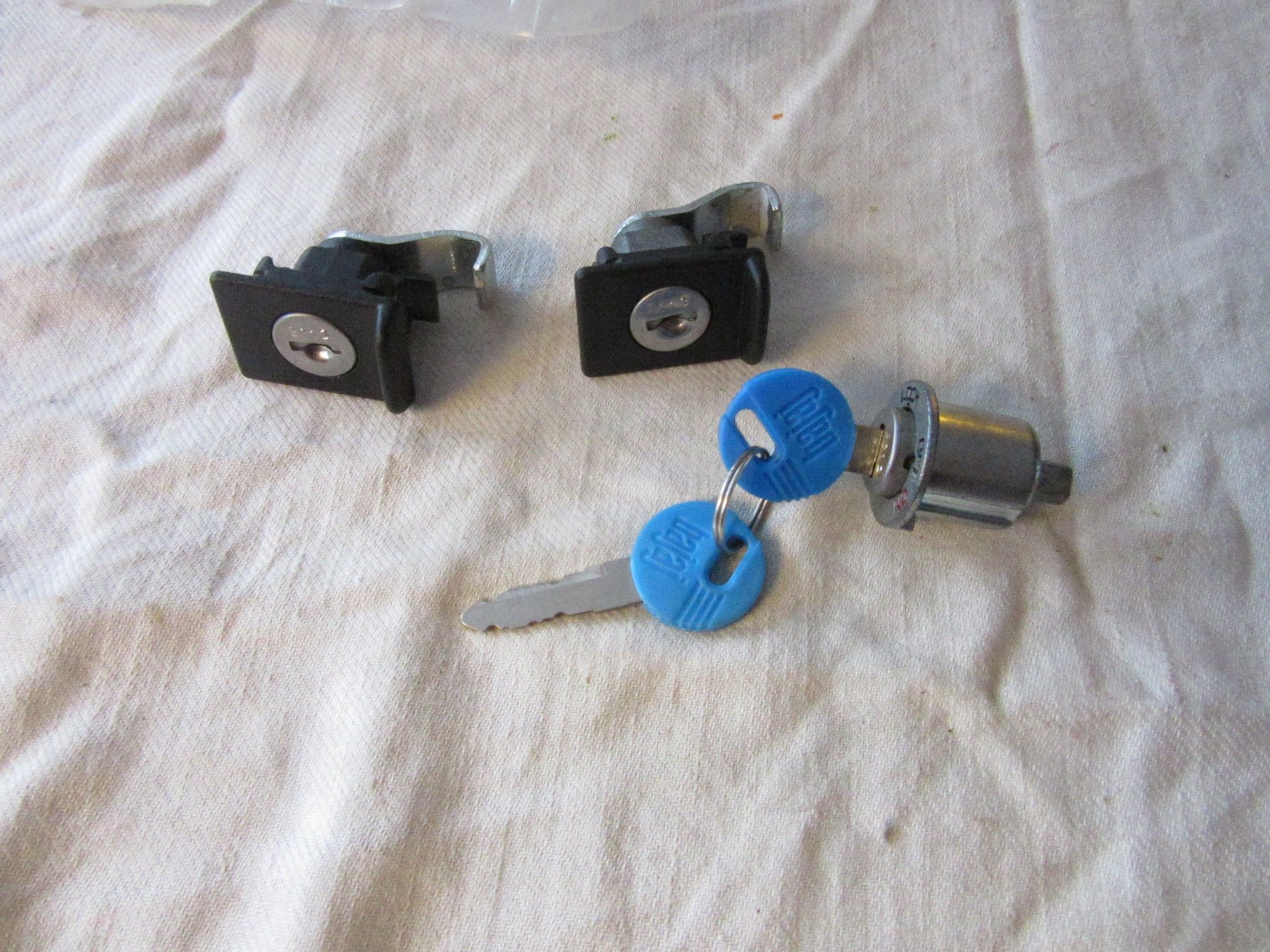 Bajaj Chetak Lock kit NOS | Köp på Tradera (690421320)