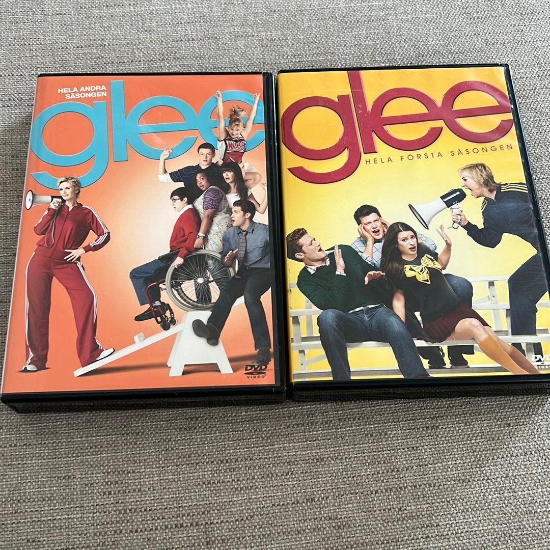 Glee Säsong 1 & 2 DVD | Köp på Tradera (691742497)