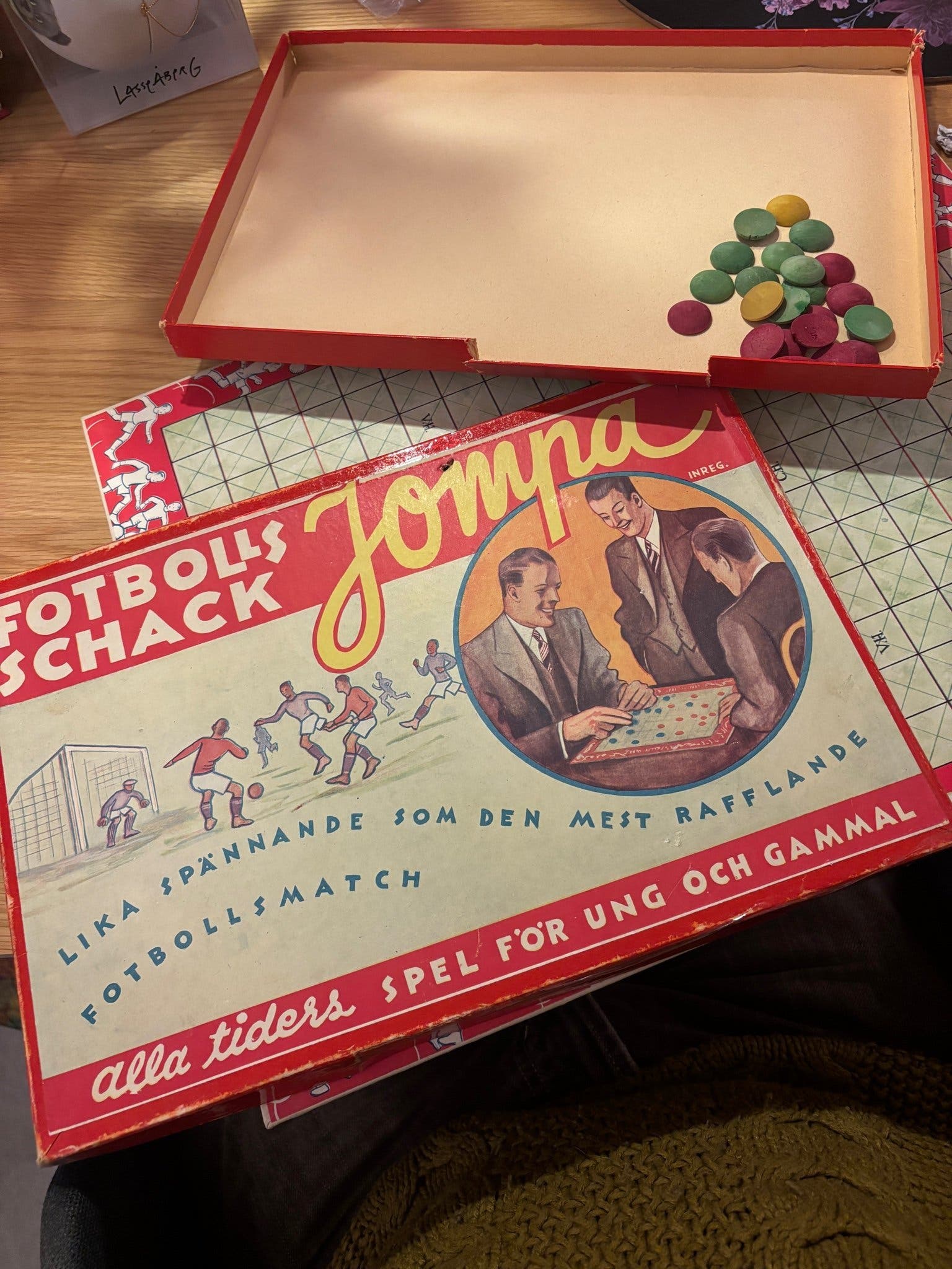 Se produkter som liknar Jompa Fotbolls Schack på Tradera (704153652)