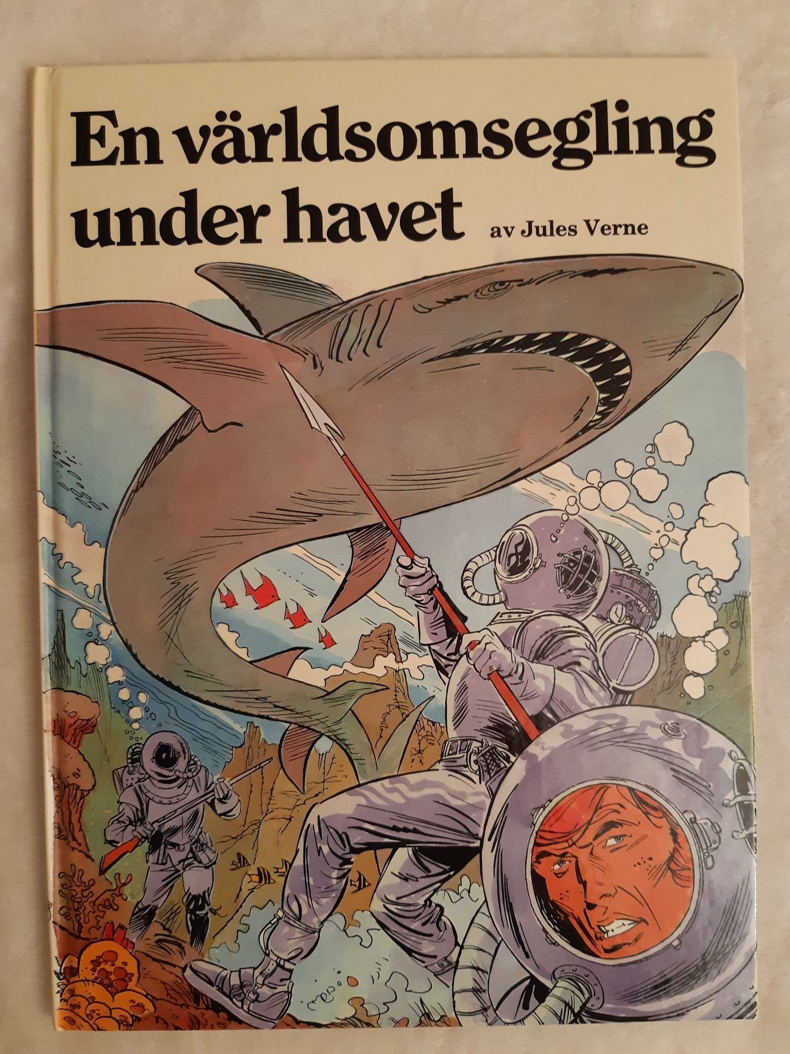 BOK : En världsomsegling under havet av Jules V.. | Köp på Tradera ...
