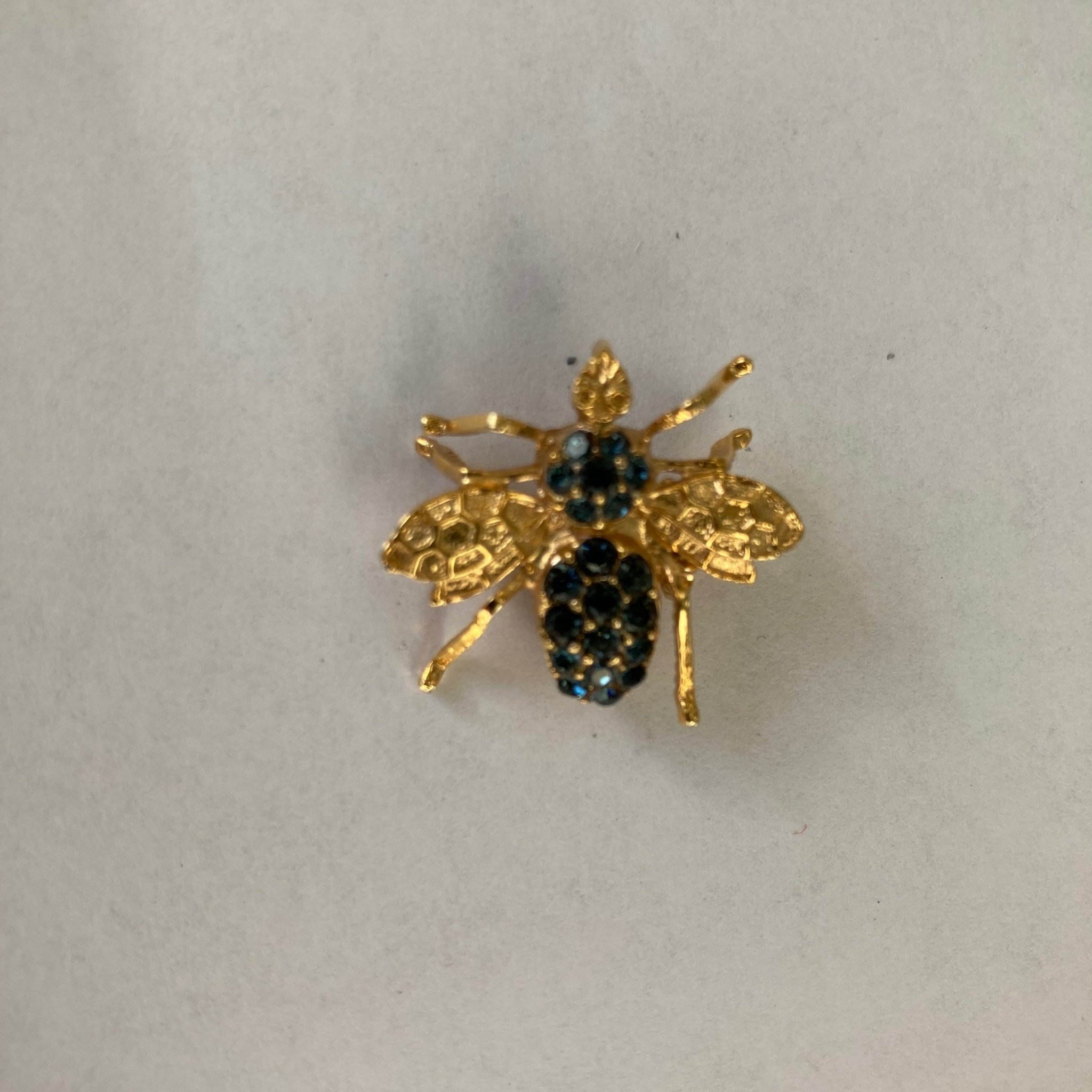 Liten brosch av guldfärgad metall med blå stras.. | Köp på Tradera ...