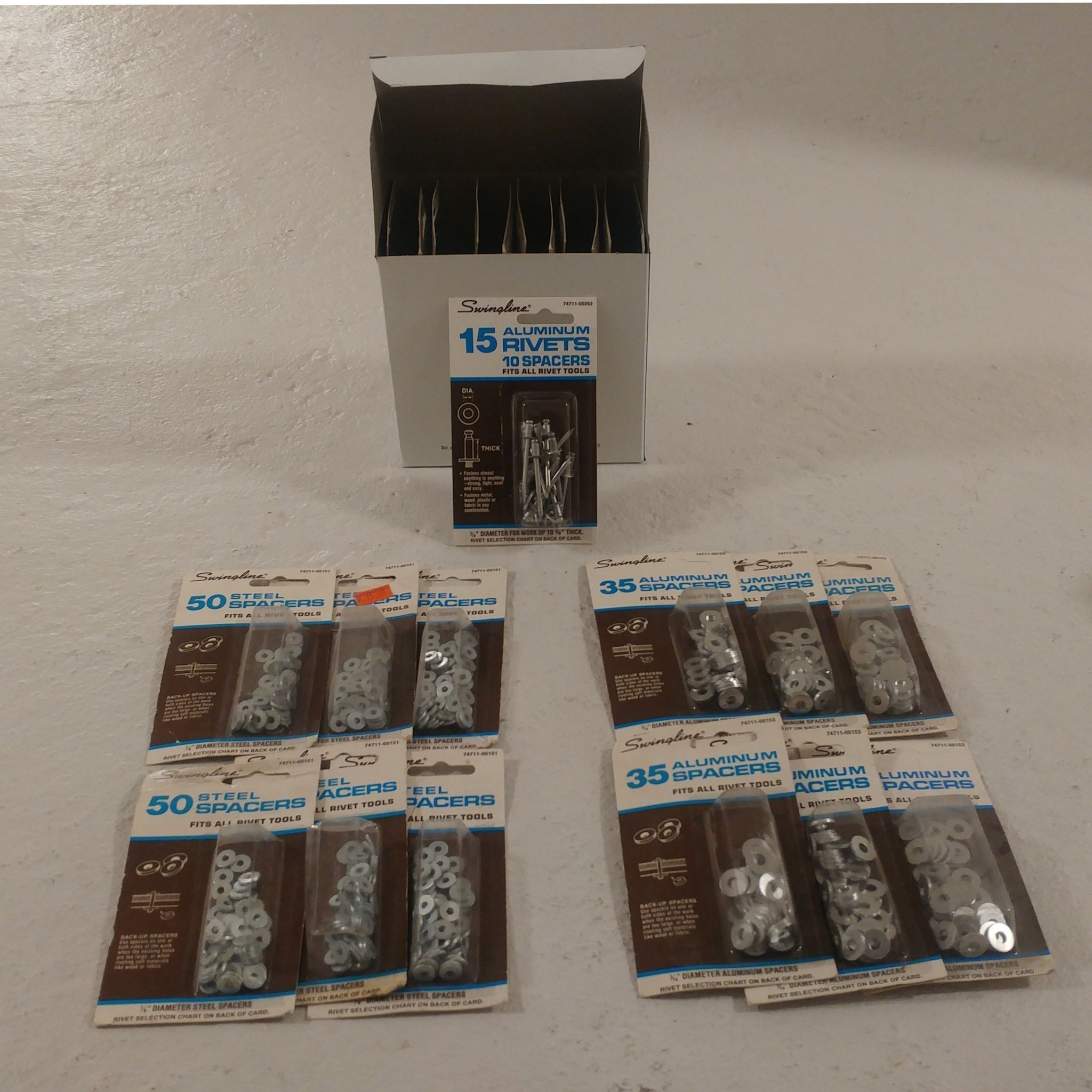 Se produkter som liknar Popnit och brickor i aluminiu.. på Tradera ...