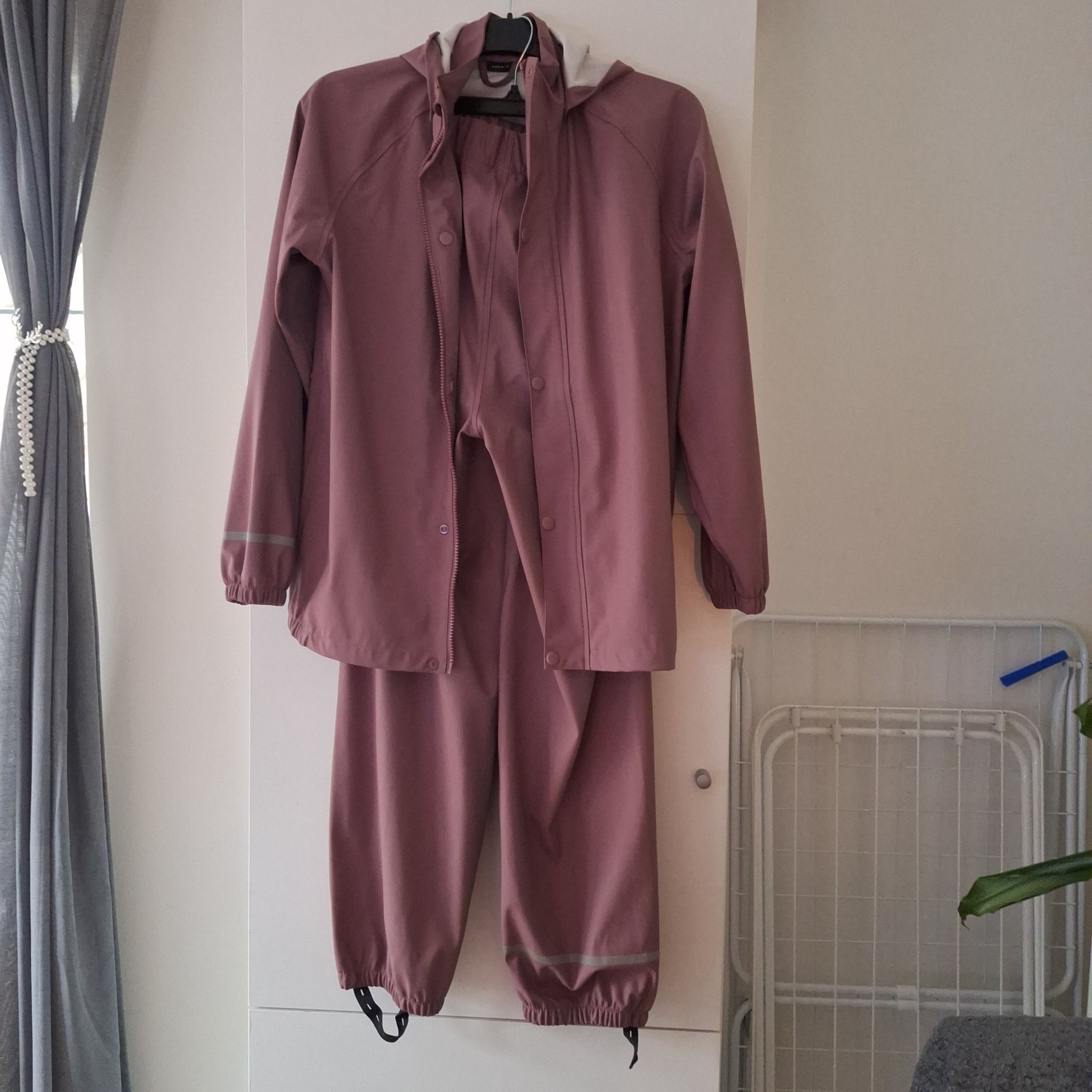 Se produkter som liknar Name it Regnställ Stl 158 Ros.. på Tradera ...