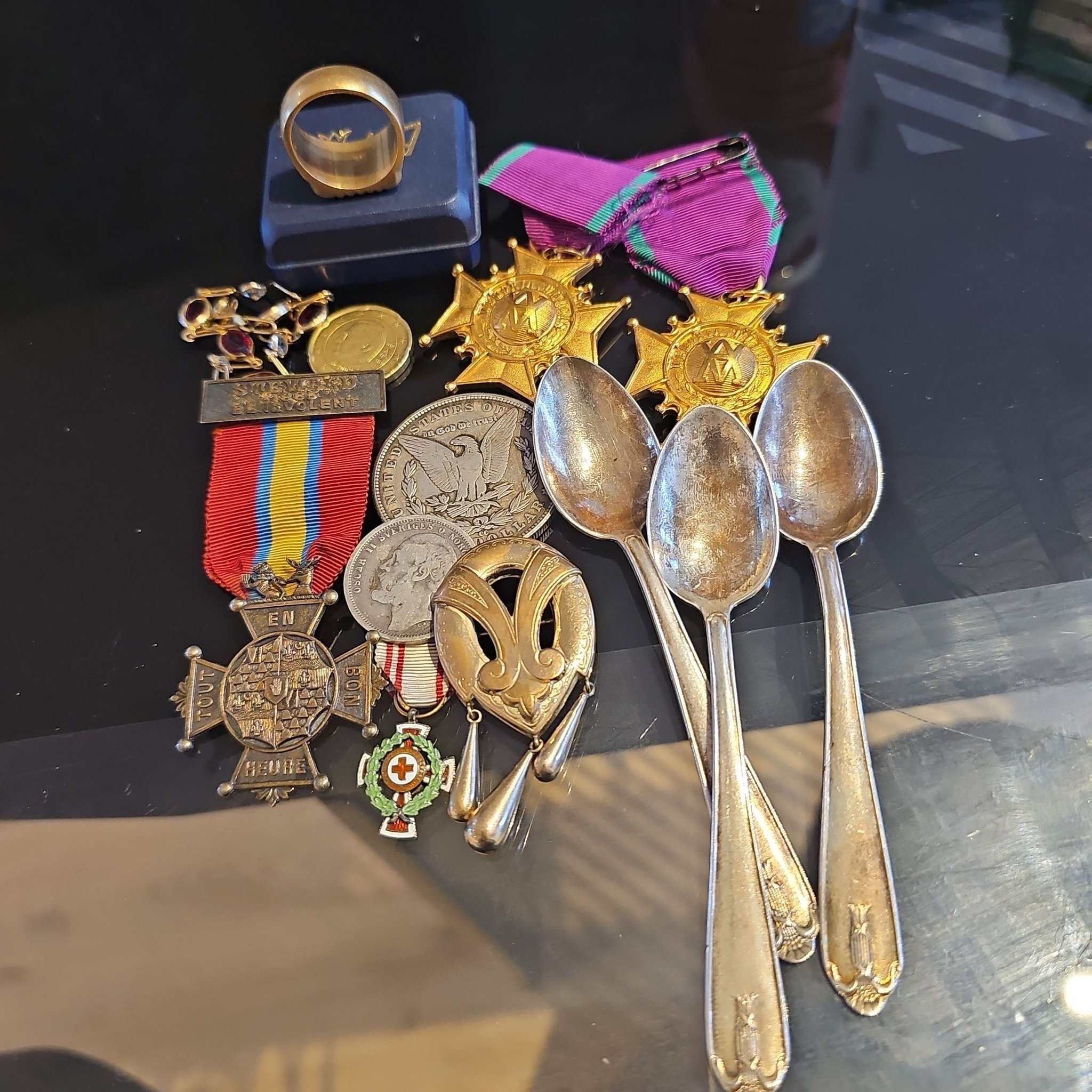 Samling av medaljer, ring och silverbestick | Köp på Tradera (711498234)