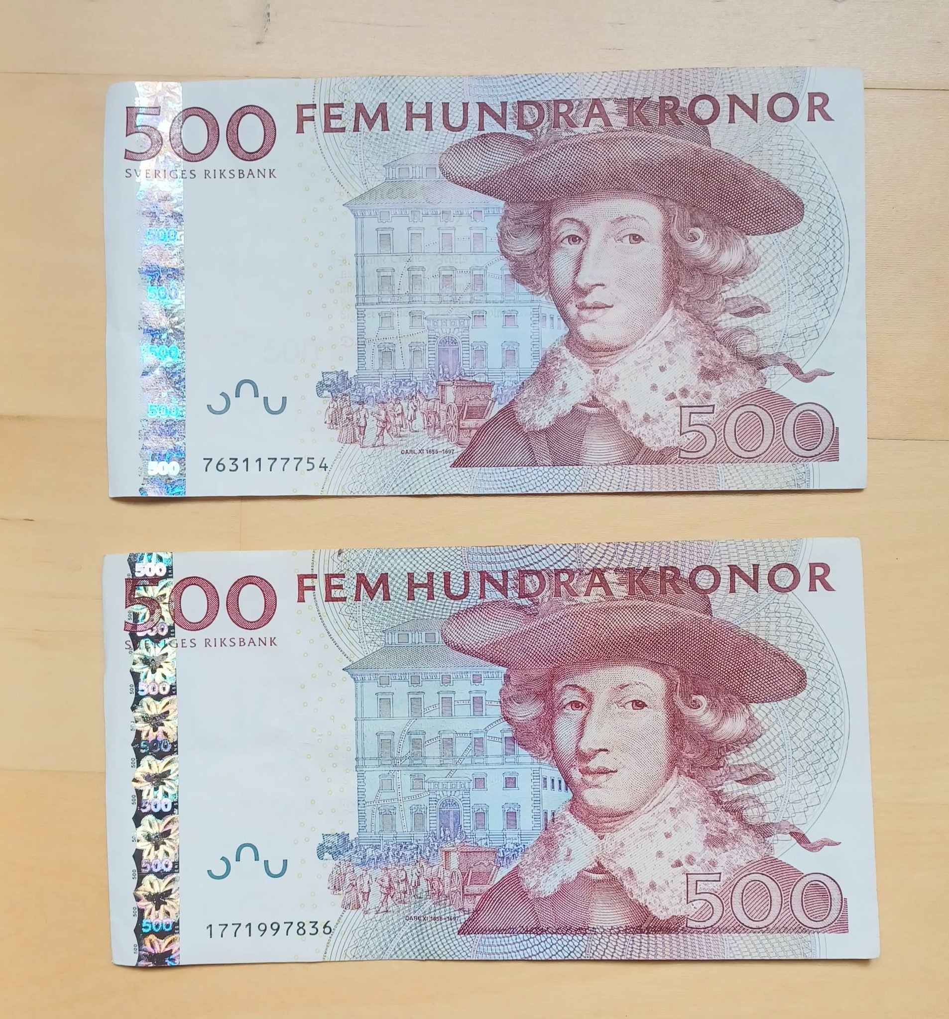 Se produkter som liknar Två 500kr svenska sedlar på Tradera (630148950)