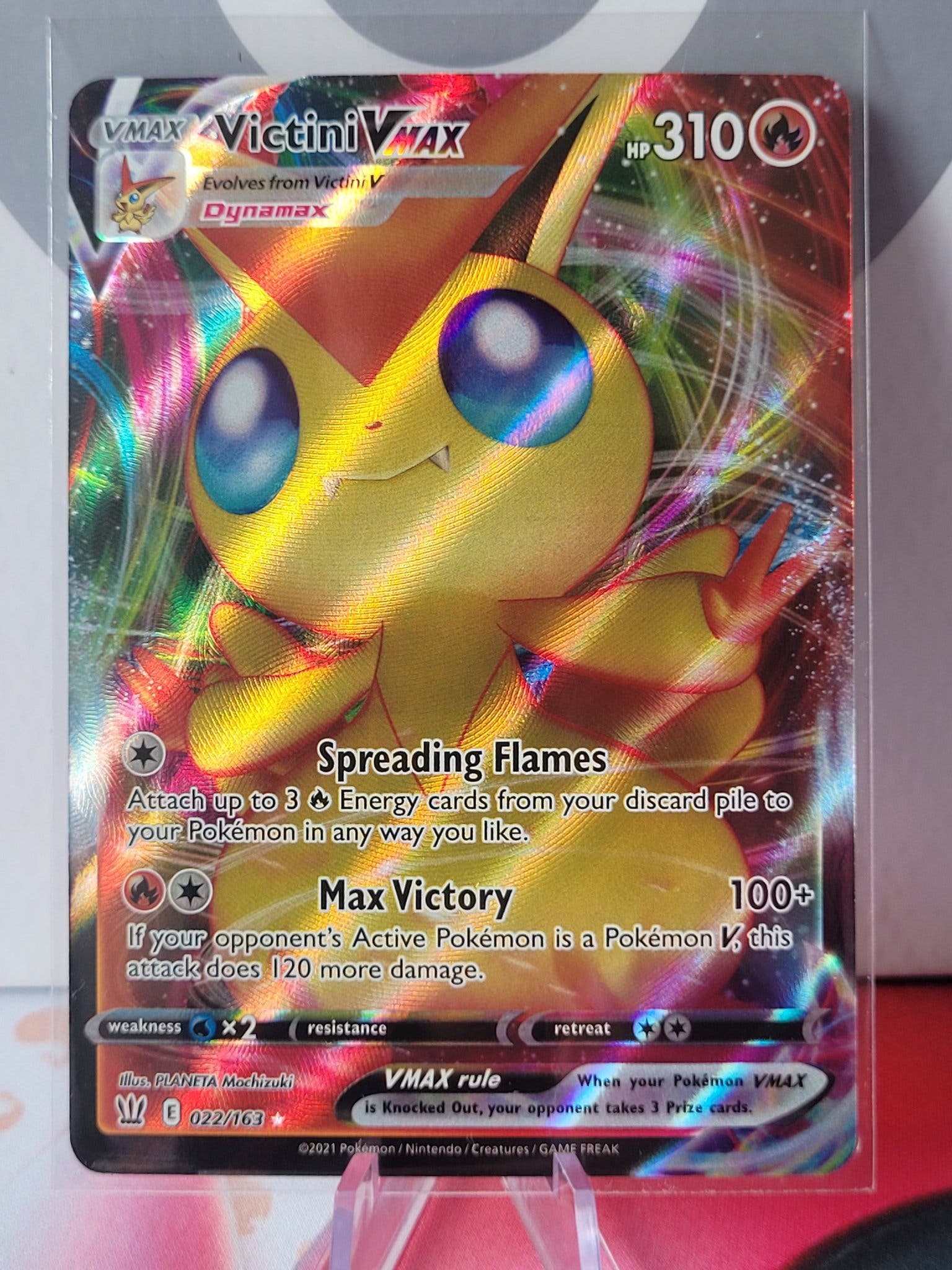 Se produkter som liknar Victini VMAX 022/163 Pokémon .. på Tradera ...