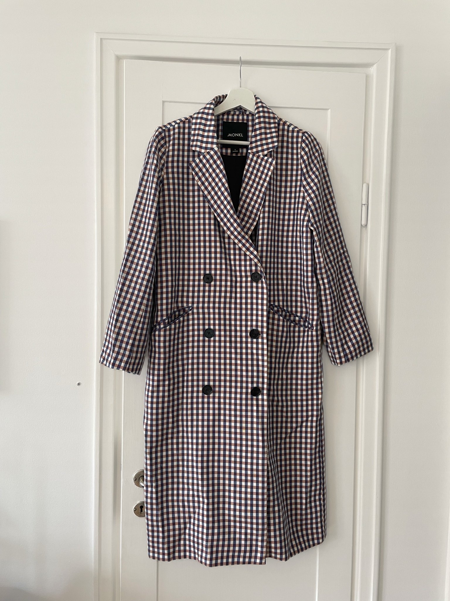 Se produkter som liknar Vårkappa / rutig kappa från M.. på Tradera ...