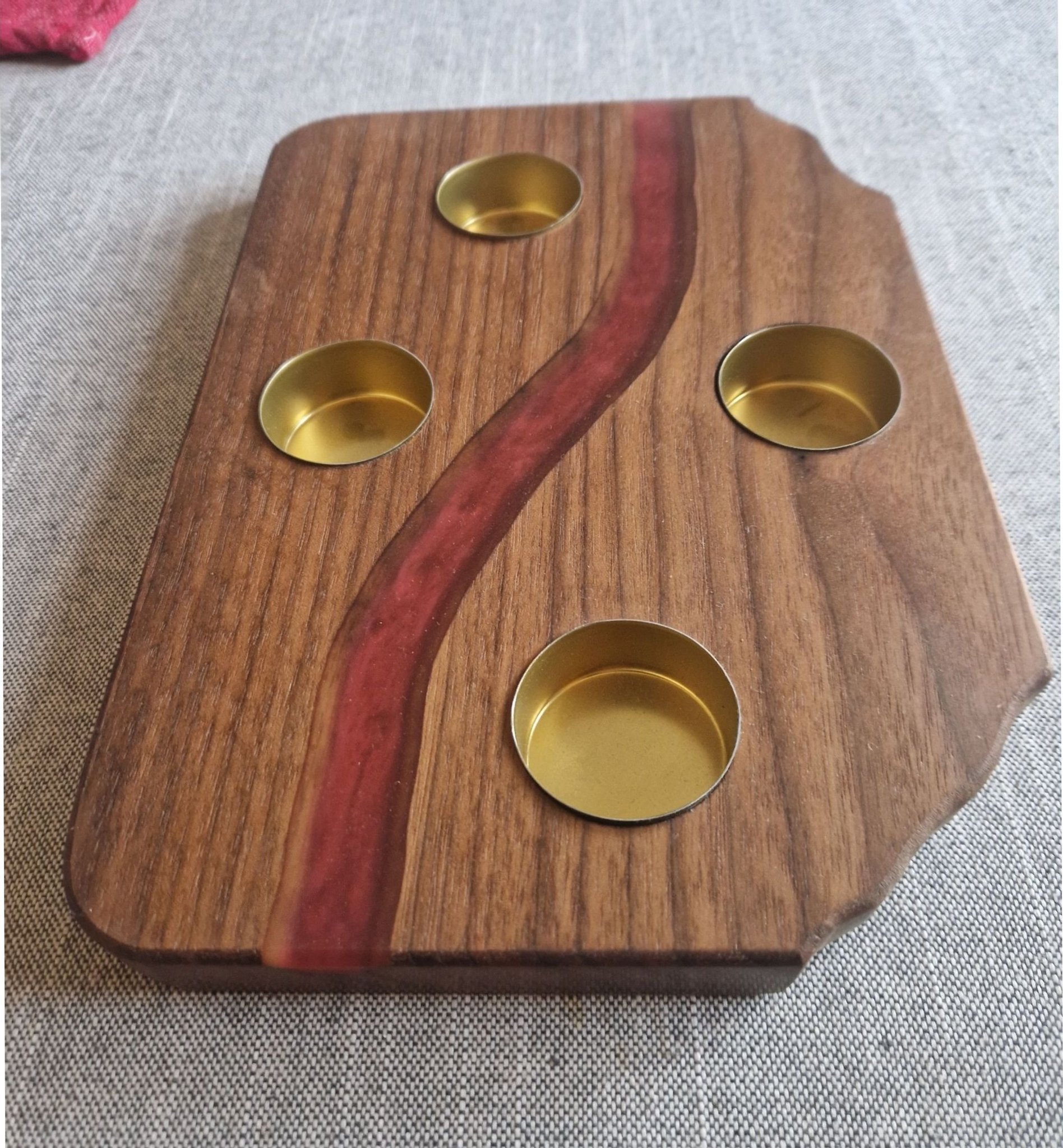 Ljusstake i trä med plats för fyra ljus | Köp på Tradera (711023508)