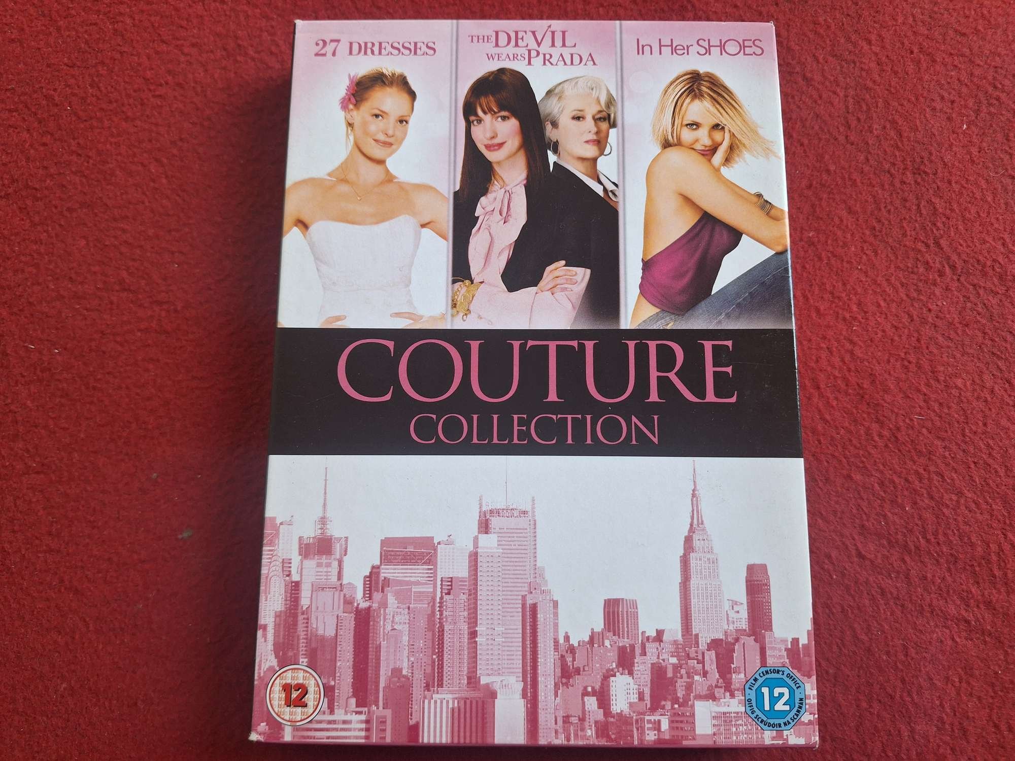 27 DRESSES / THE DEVIL WEARS PR.. | Köp från game-world på Tradera ...