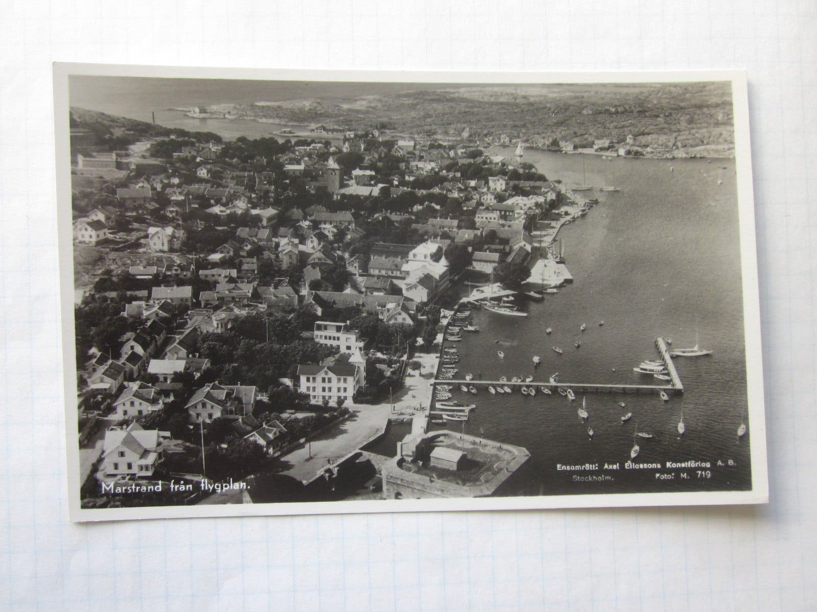 Se produkter som liknar Marstrand - Flygfoto över en .. på Tradera ...