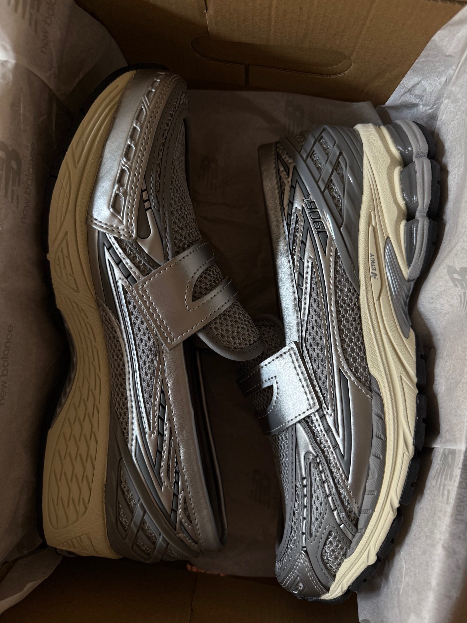 Se produkter som liknar NYA New Balance L 1906 Loafer.. på Tradera ...