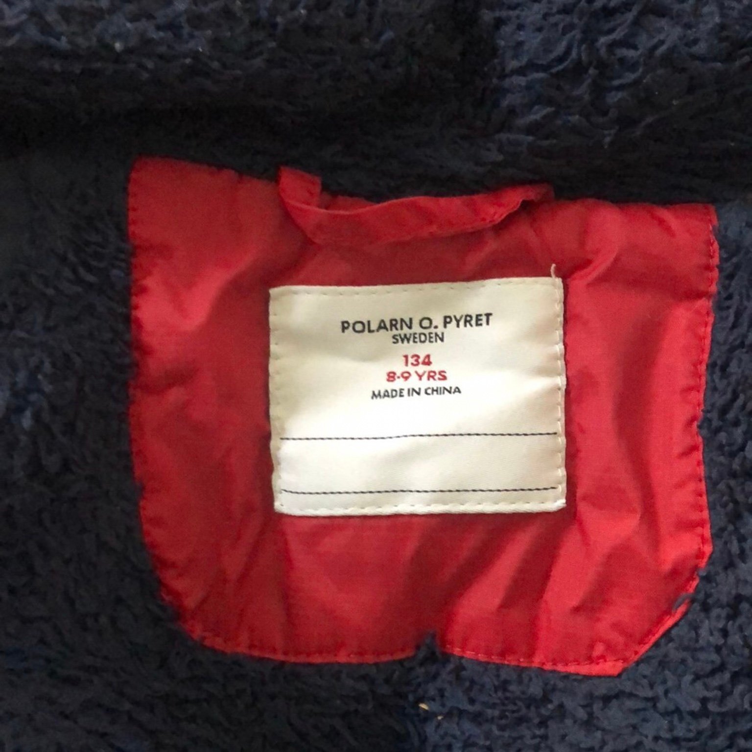 Se produkter som liknar Polarn O. Pyret röd jacka, st.. på Tradera ...