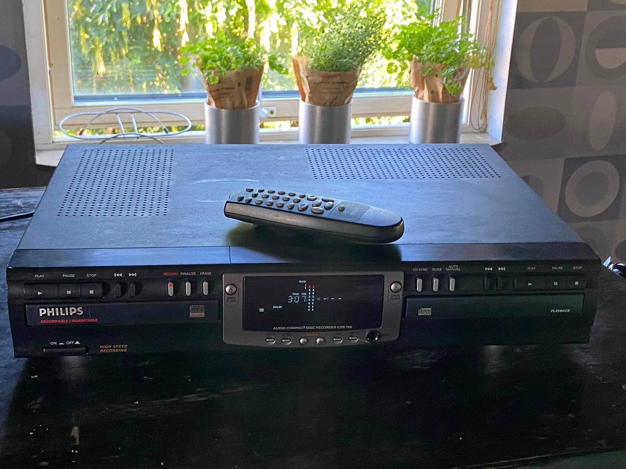 Se produkter som liknar Philips CDR 765 audio cd dual.. på Tradera ...