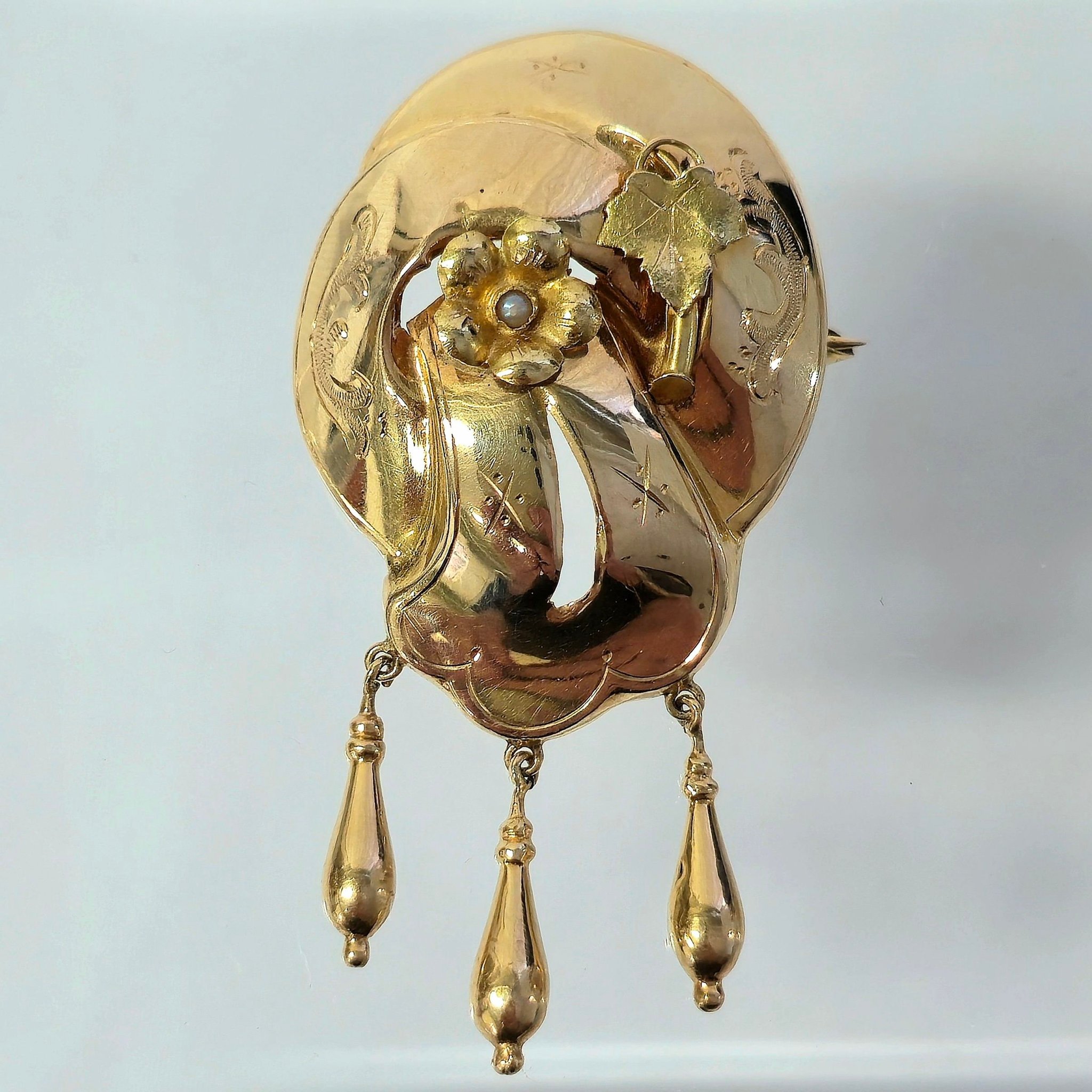 18K Guld Svensk Brosch med .. | Köp från TrolletsLoppis på Tradera ...