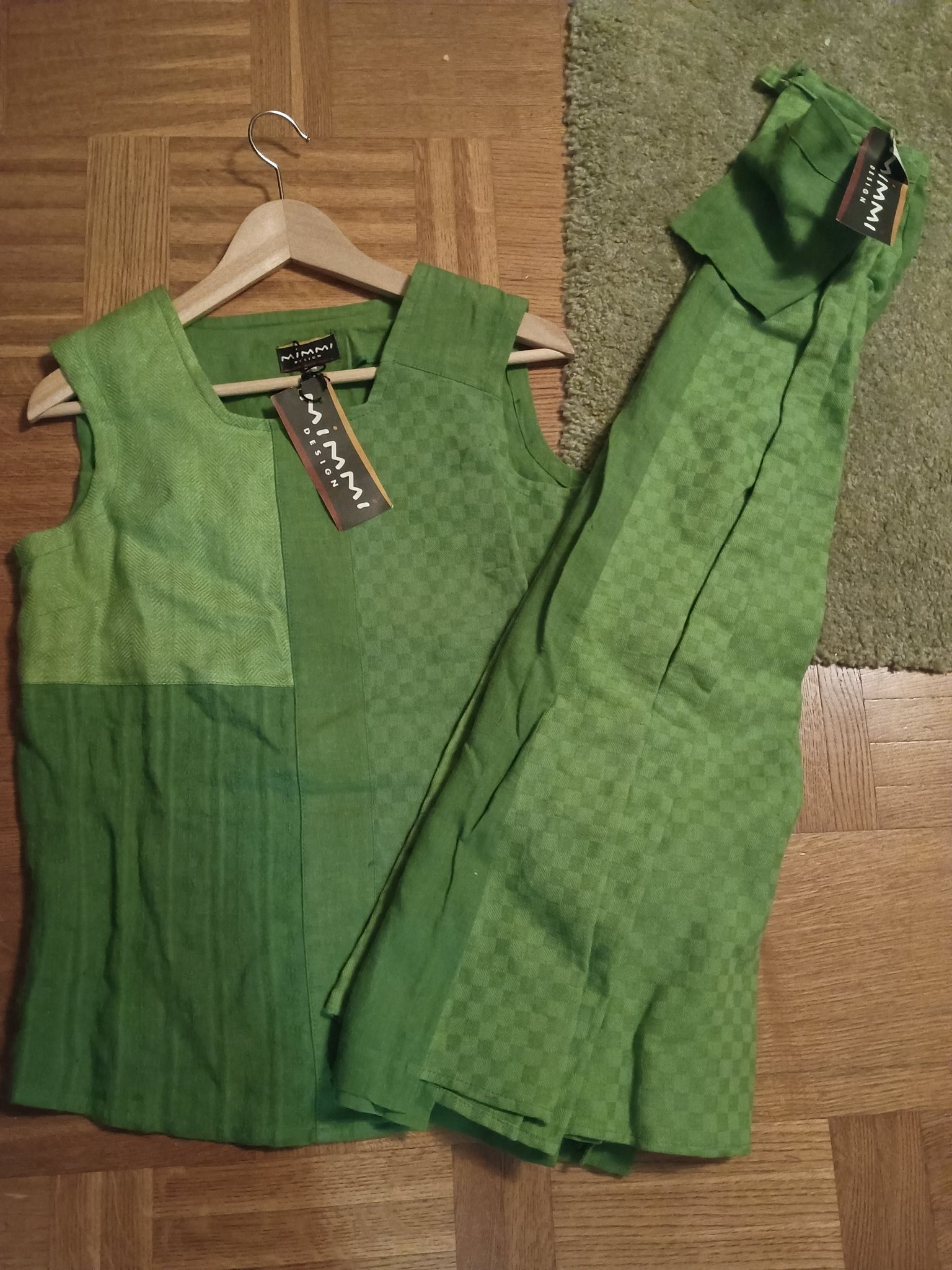 Mimmi Design Set - Grön Topp och Kjol | Köp på Tradera (708650313)