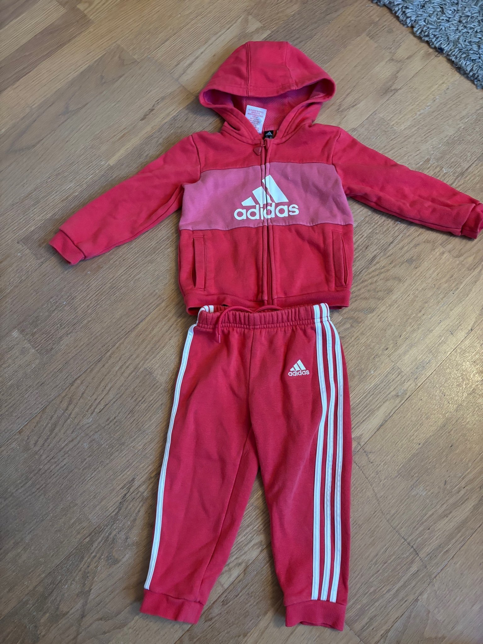 Adidas Set storlek 12-18 mån | Köp på Tradera (709222180)