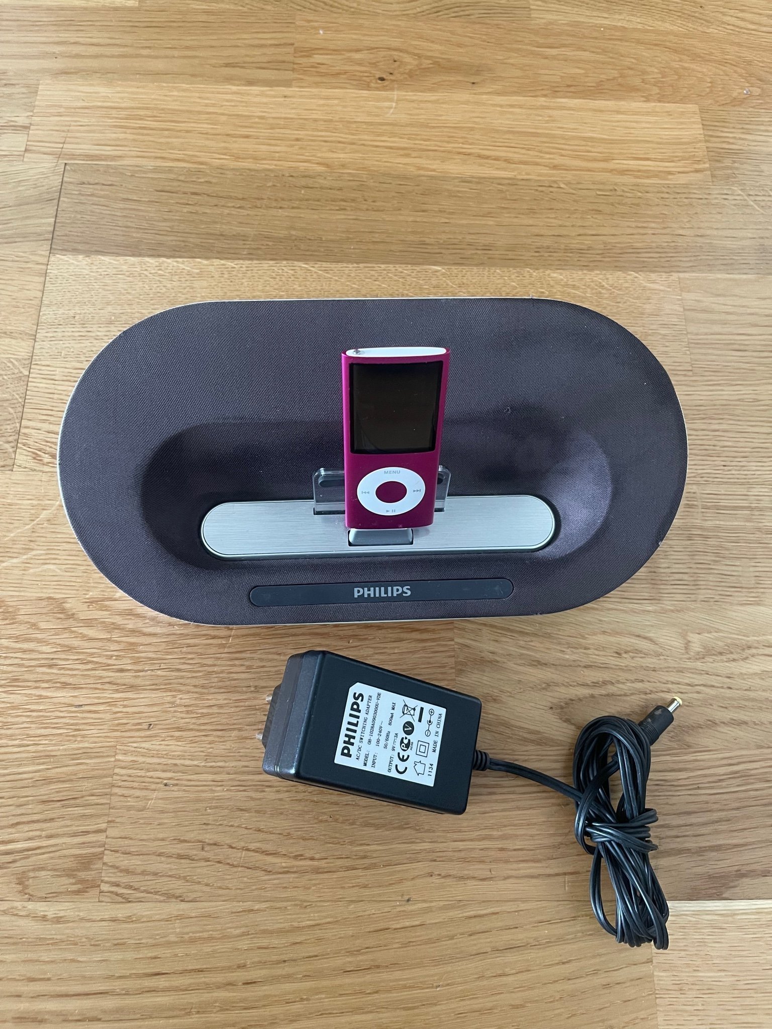 PHILIPS DS3500/12 + iPod nano (4th generation) | Köp på Tradera (711603296)