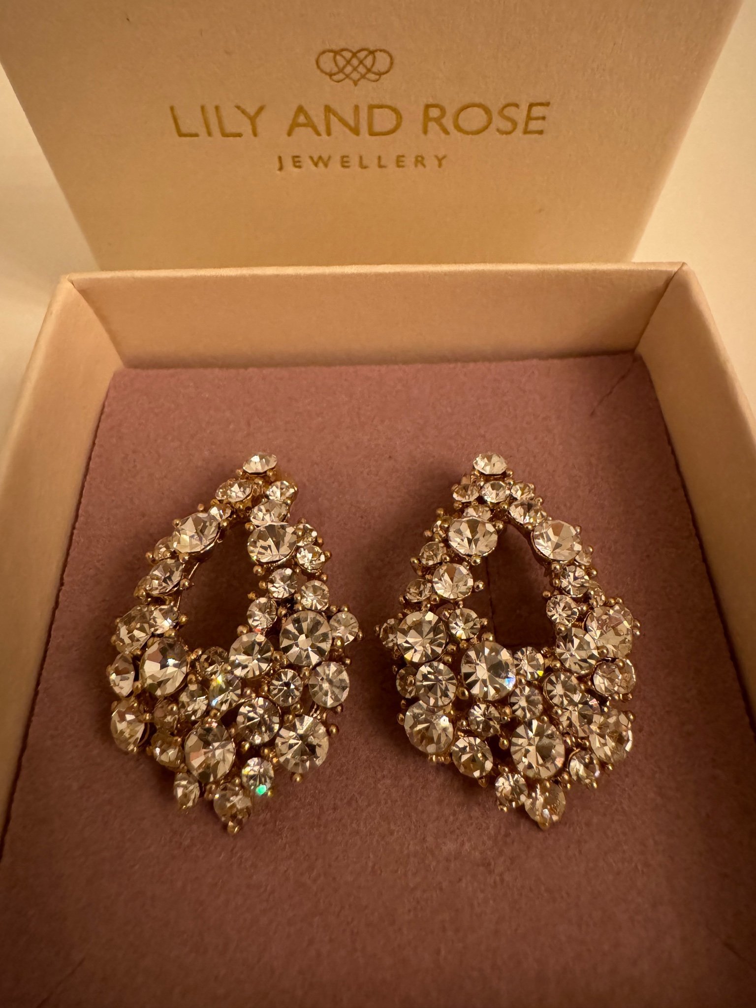 Se produkter som liknar Nya - Lily & Rose - Alice Cry.. på Tradera ...