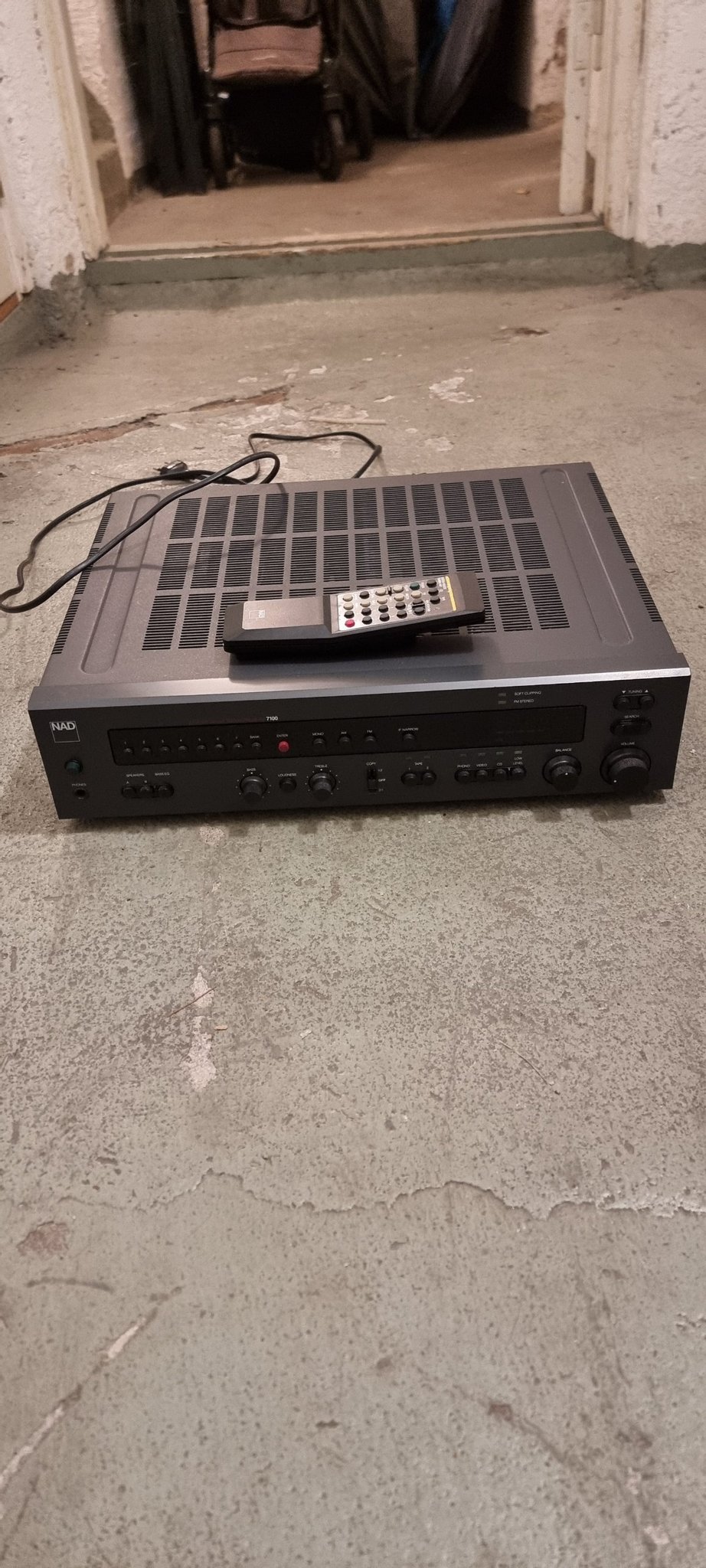 NAD 7100 AM/FM Stereo Receiver | Köp på Tradera (709044285)