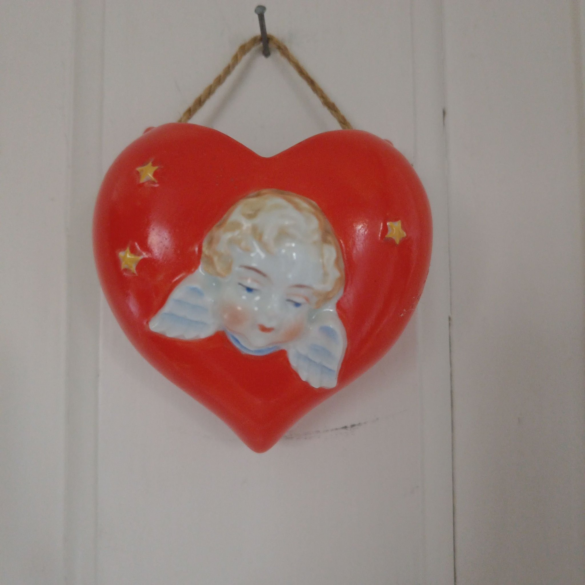 Gammal vägghängd vas med ängel stämplad på baks.. | Köp på Tradera ...