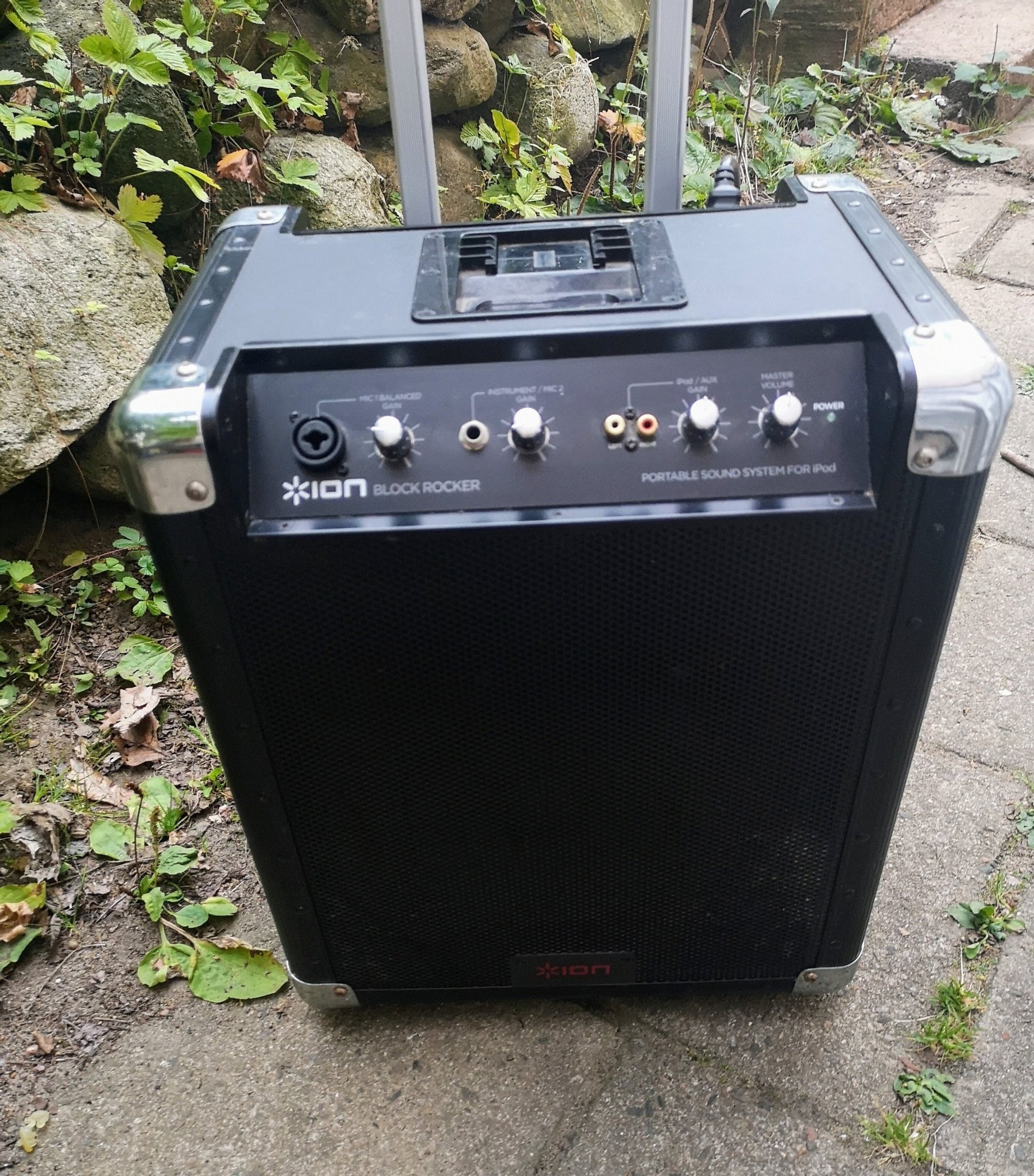 ION Block Rocker Portabel Högtalare | Köp på Tradera (711356240)