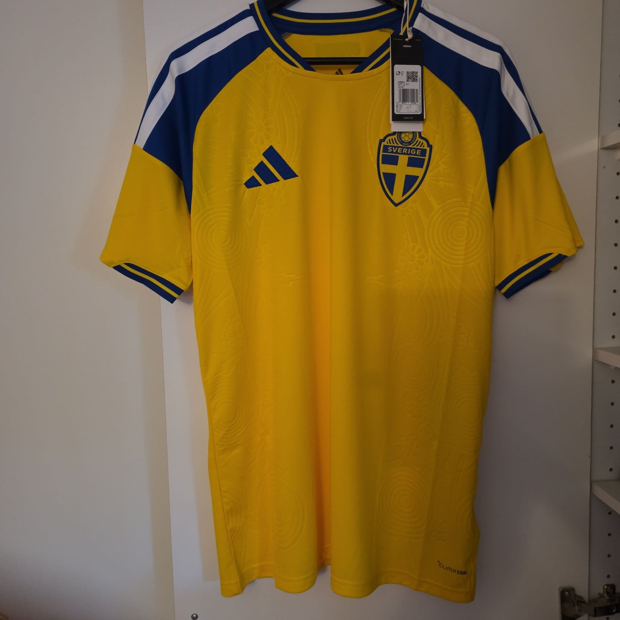 Sverige-tröja med Gyökeres-tryck, storlek L. | Köp på Tradera (735823236)