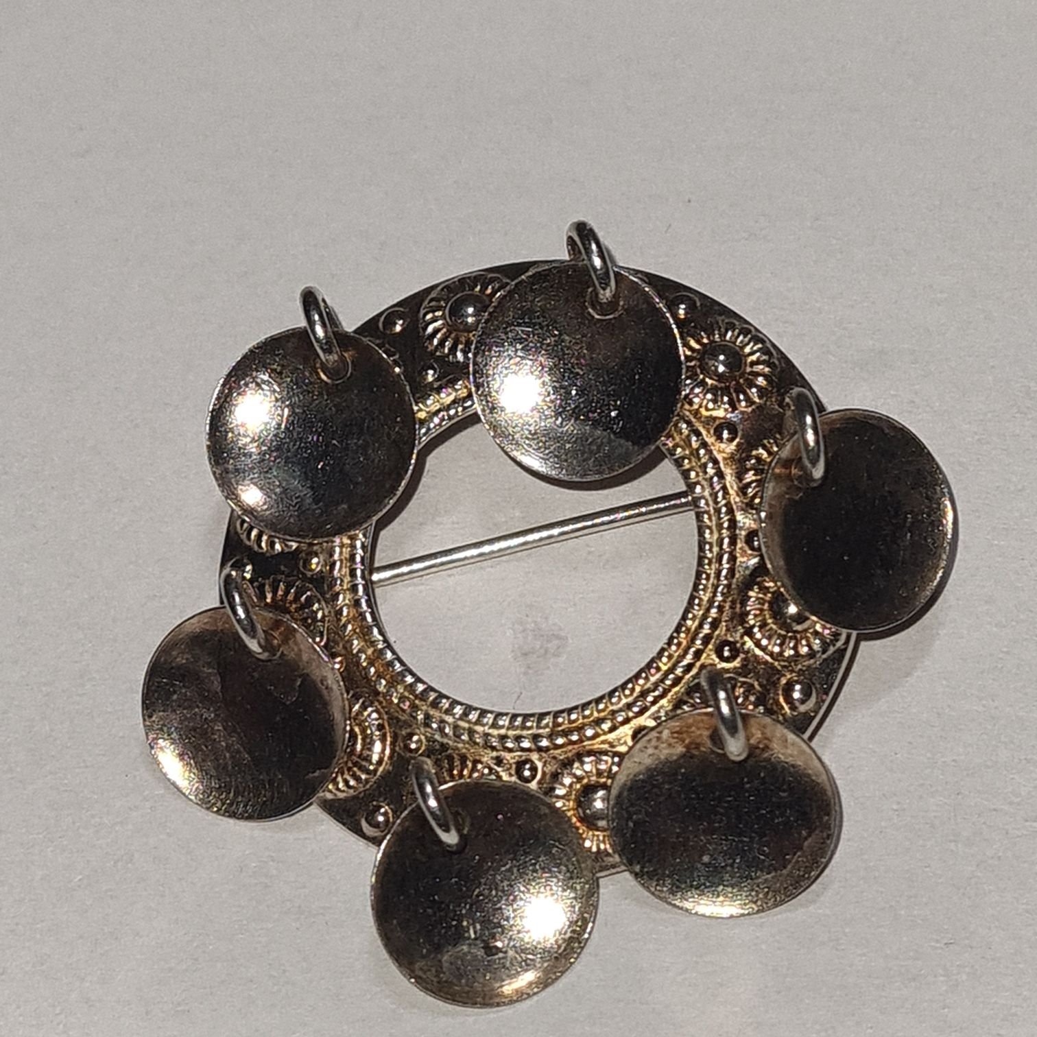 Brosch, äkta silver, folkdräkt 835 .3 cm Bra Sk.. | Köp på Tradera ...