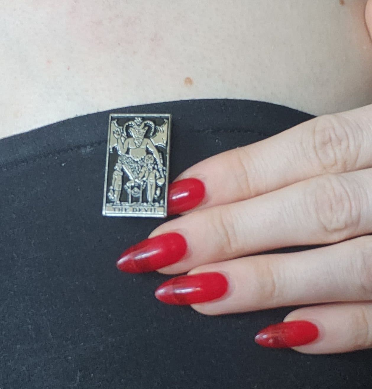 Goth pin dracula gothic vampyr satan devil taro.. | Köp på Tradera ...