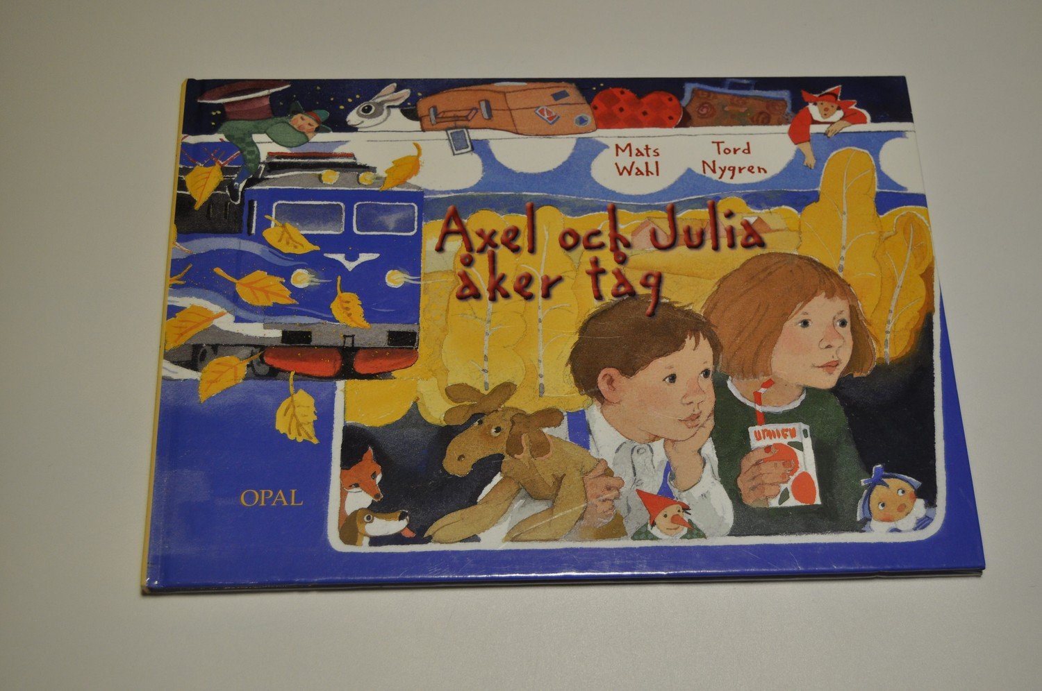 AXEL och JULIA åker tåg - Mats Wahl / Tord Nygren | Köp på Tradera ...