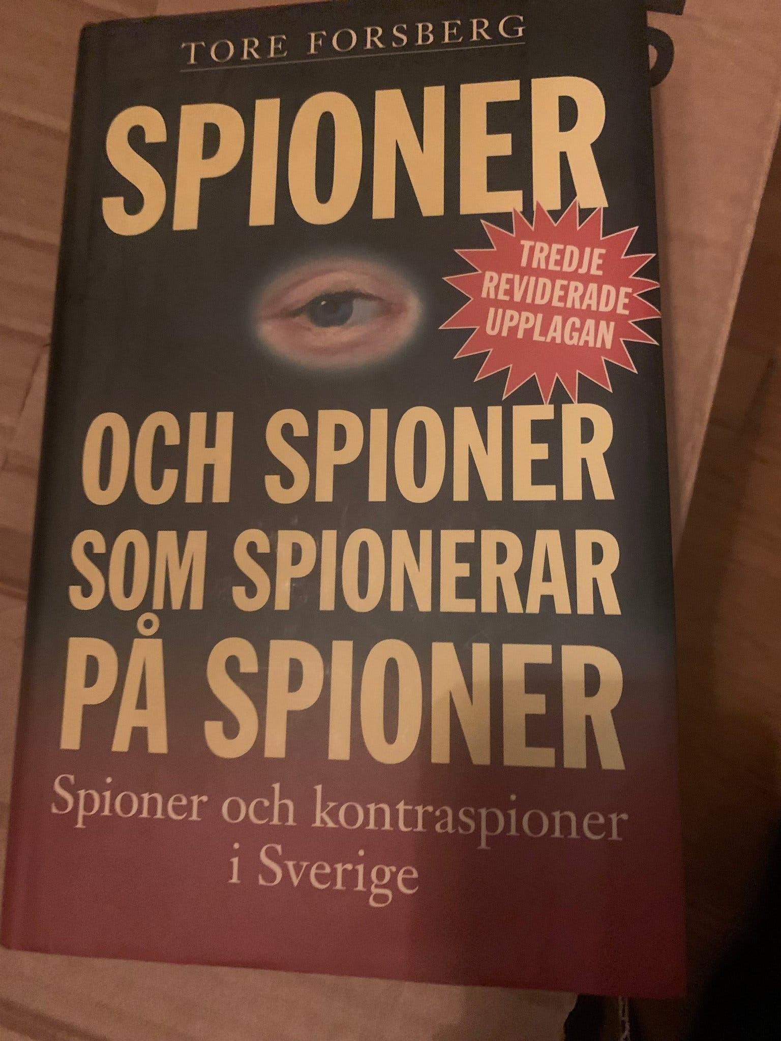 Spioner och spioner som spionerar på spioner av.. | Köp på Tradera ...
