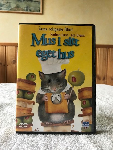 Se produkter som liknar Mus i sitt eget hus ( Komedi ) på Tradera ...