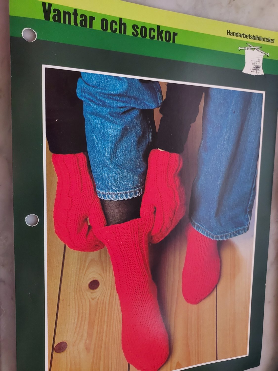 Mönster Vantar och sockor på 2 stickor Höjd 27,.. | Köp på Tradera ...