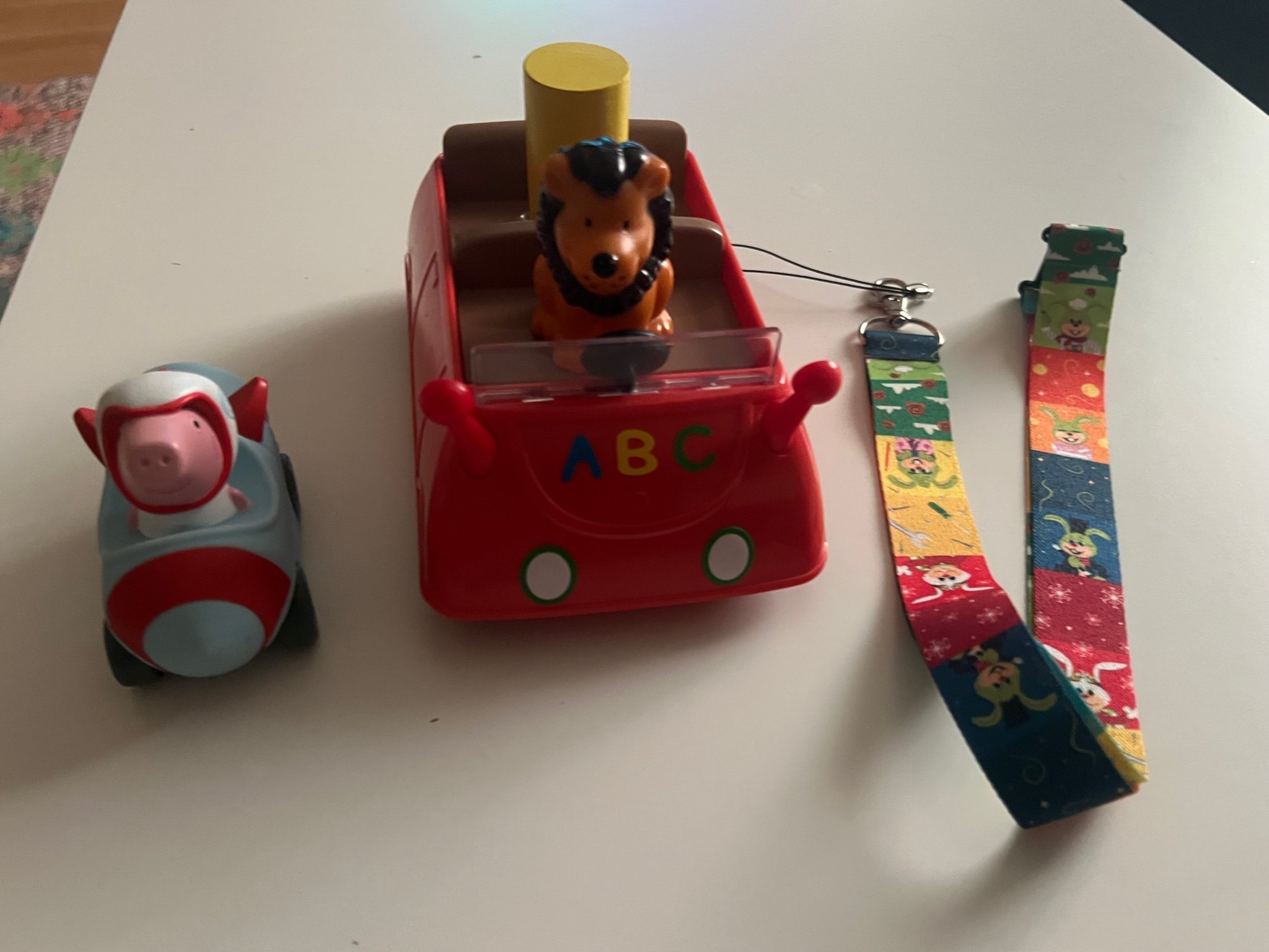 Leksaker - Peppa Pig, ABC Bil med Lejon | Köp på Tradera (693504006)