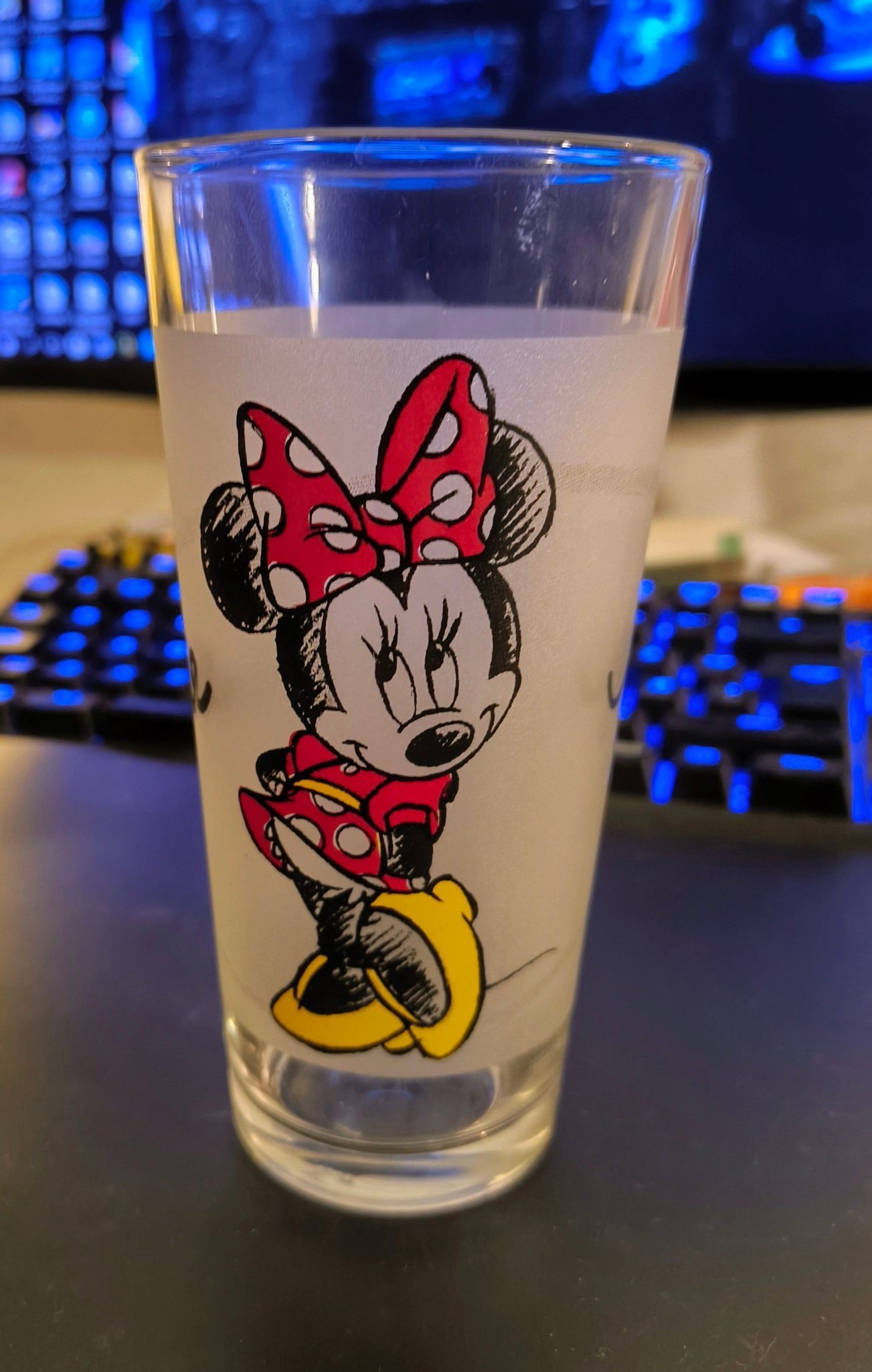 ÄLDRE DISNEY MIMMI PIGG / MINNIE MOUSE GLAS – V.. | Köp på Tradera ...