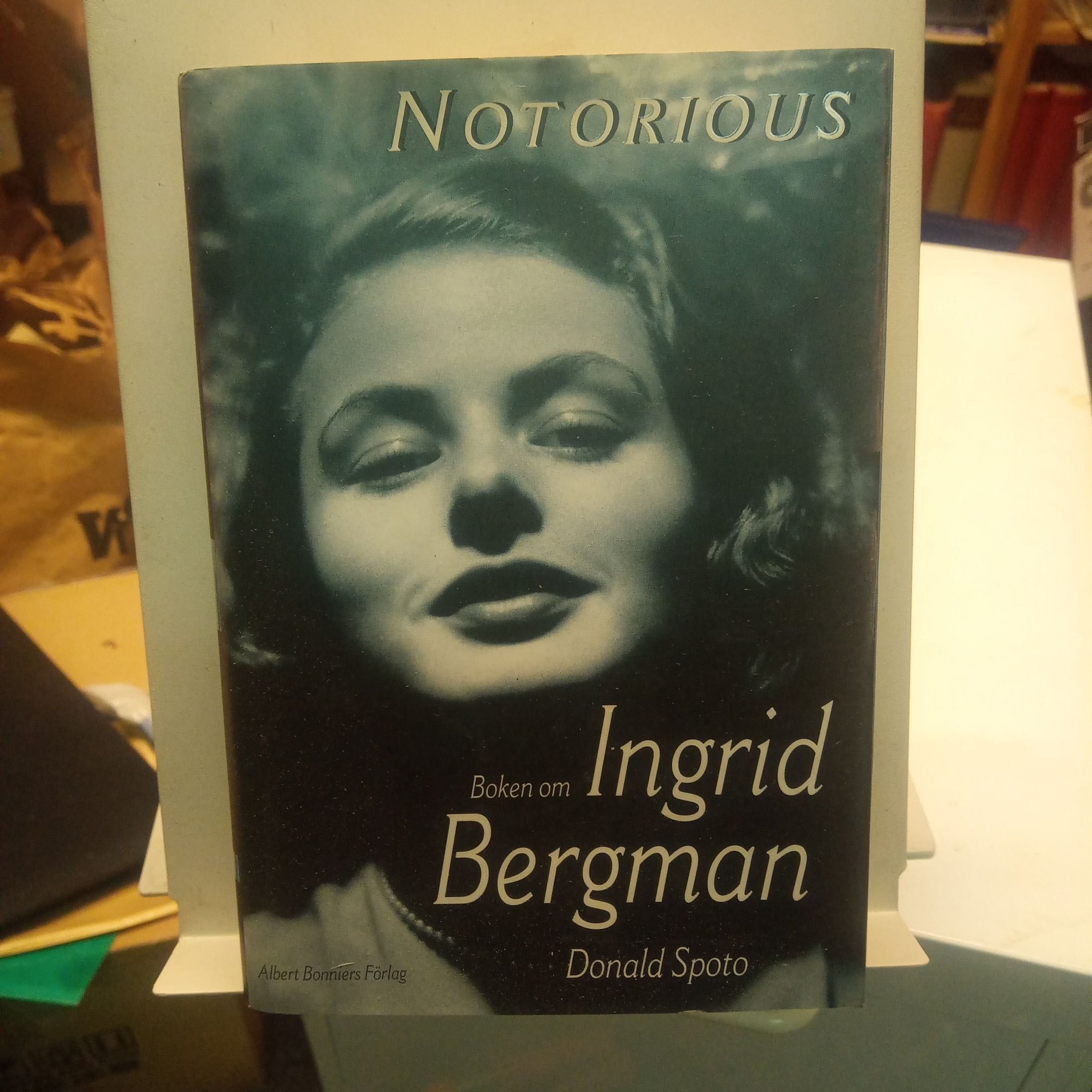 Se produkter som liknar Notorious: Boken om Ingrid Be.. på Tradera ...