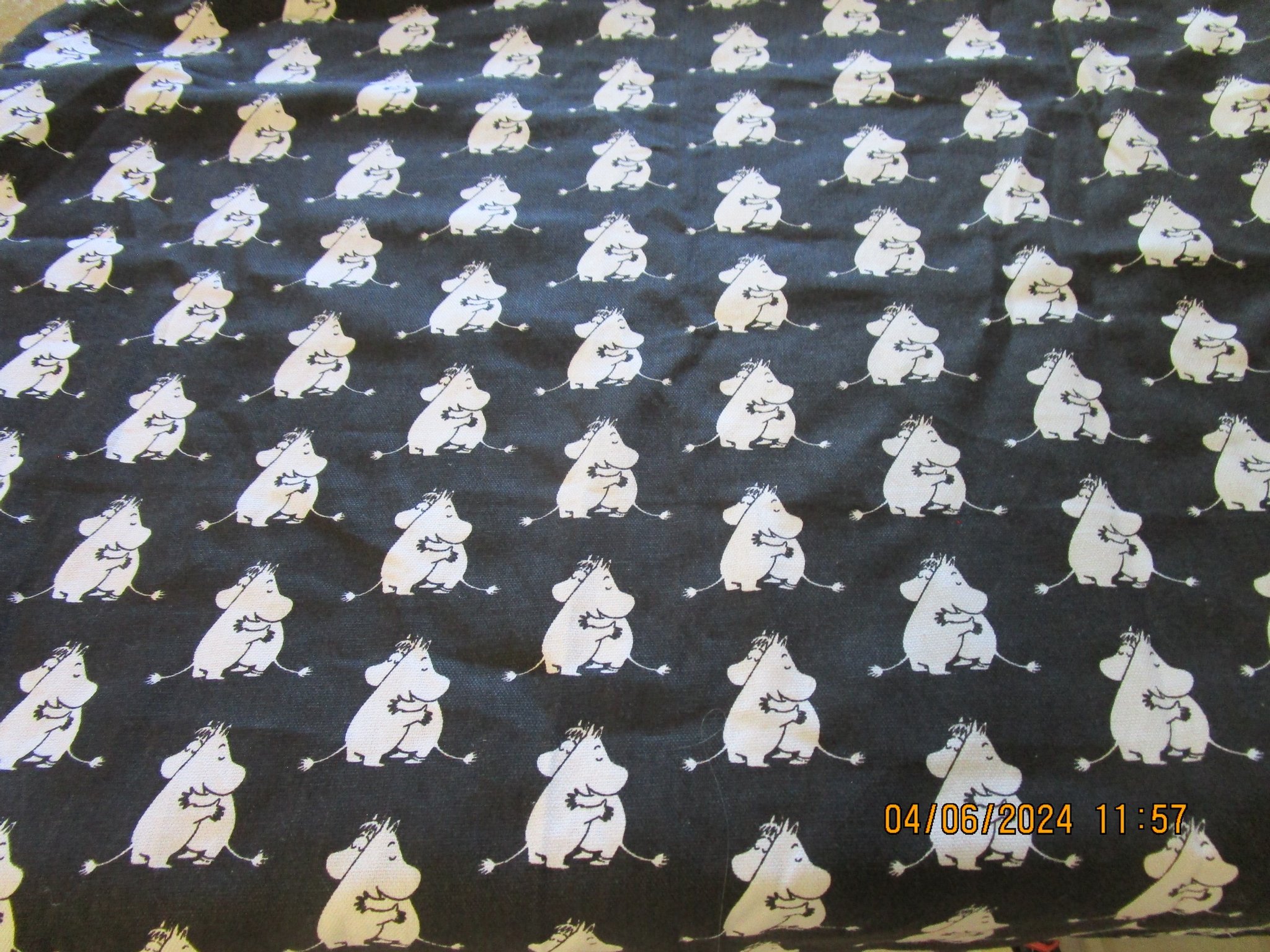 Svart förkläde tyg med Mumintrollen Mumin Troll.. | Köp på Tradera ...